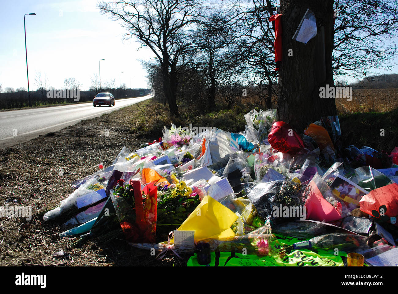 Roadside memorial hi-res stock photography and images - Alamy