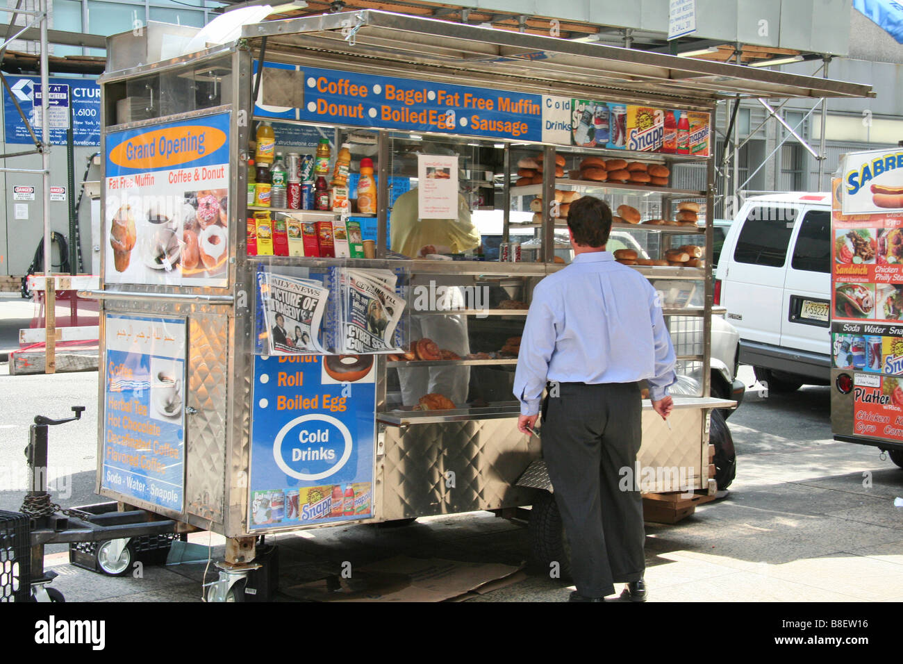 Street vendor selling snacks in New York City Stock Photo - Alamy