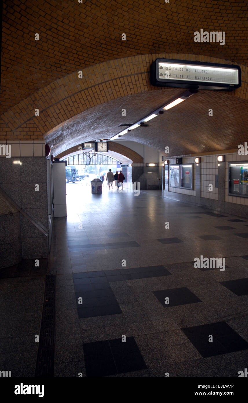 Zoo station hi-res stock photography and images - Alamy