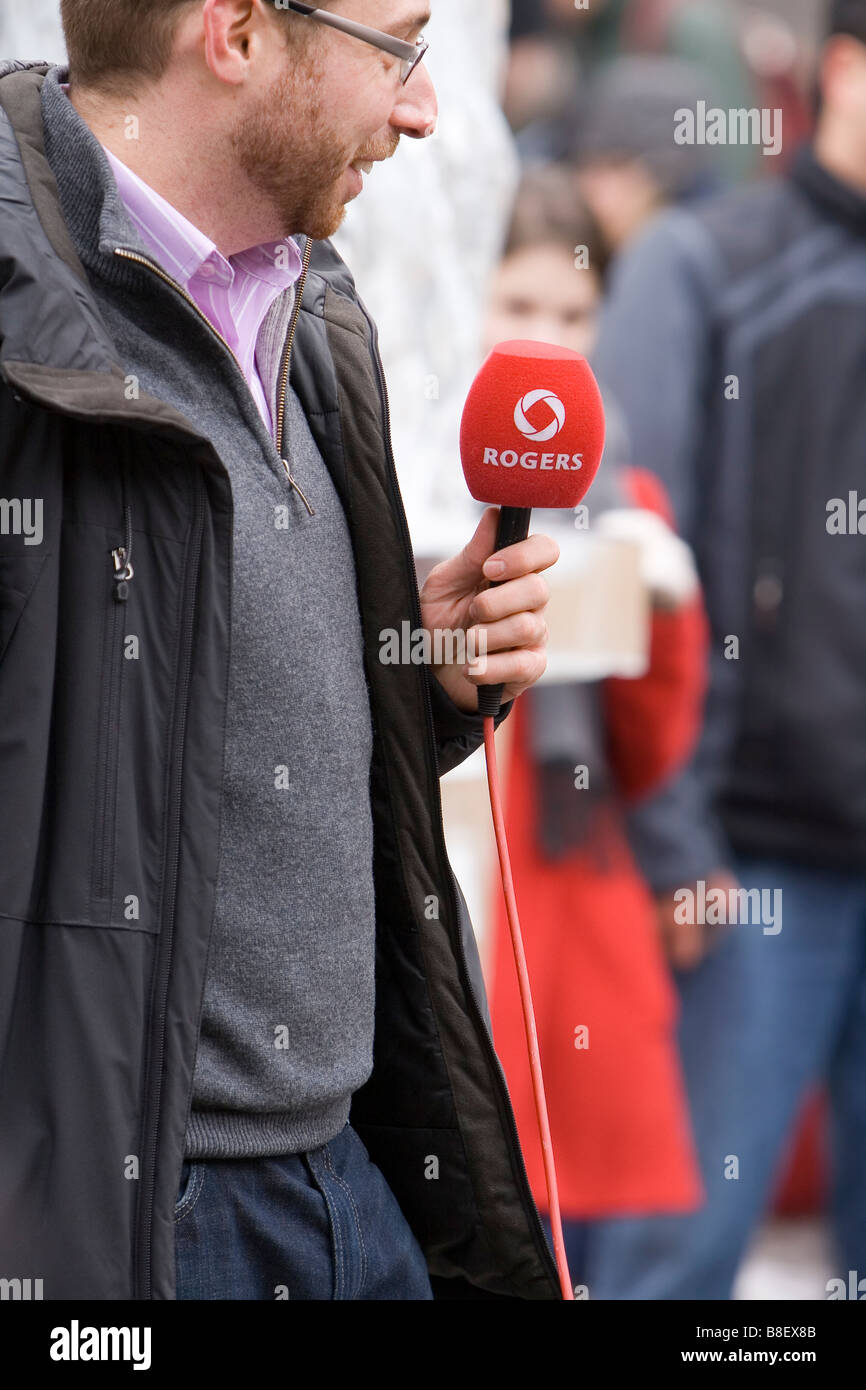 TV reporter with microphone Stock Photo - Alamy