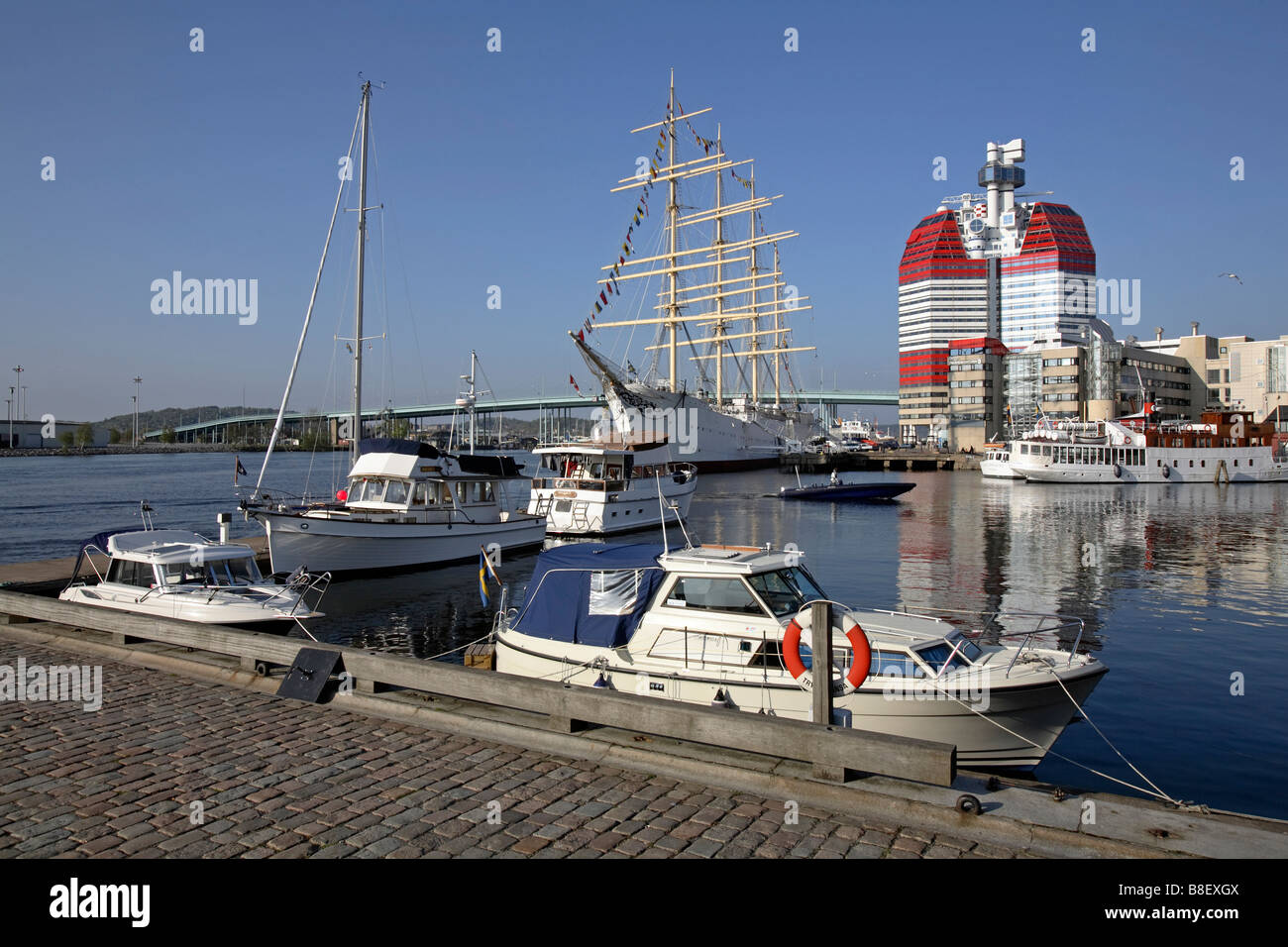 Harbour scene with ships hi-res stock photography and images - Alamy