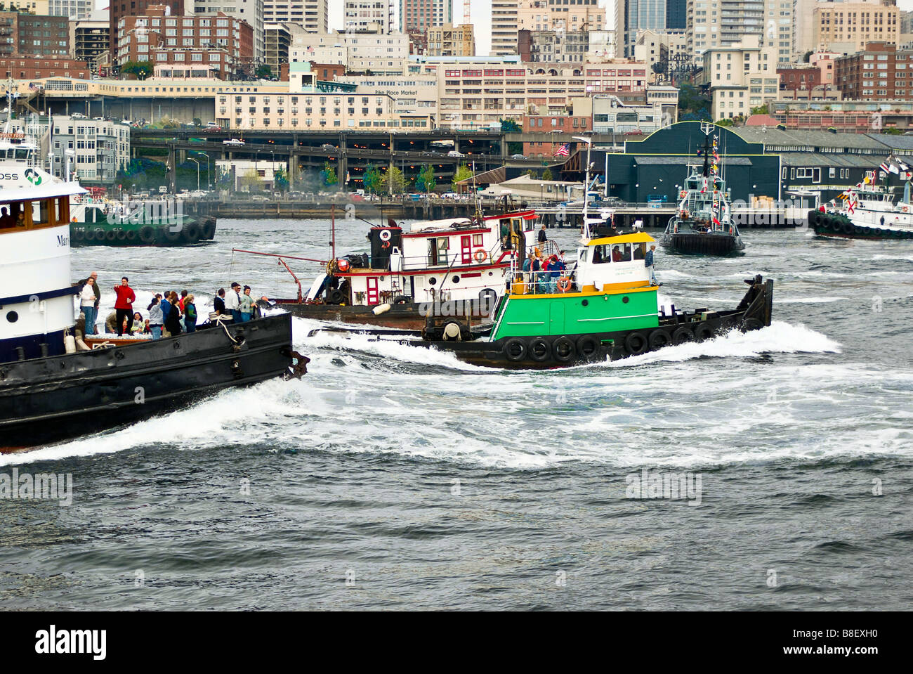 Tugboat race hi-res stock photography and images - Alamy