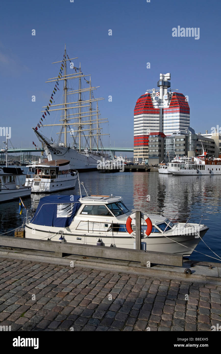 Harbour scene with ships hi-res stock photography and images - Alamy