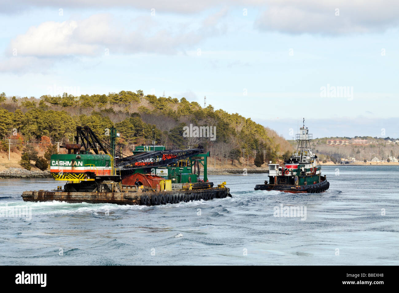 Tugboat tow pulling barge crane hi-res stock photography and images - Alamy