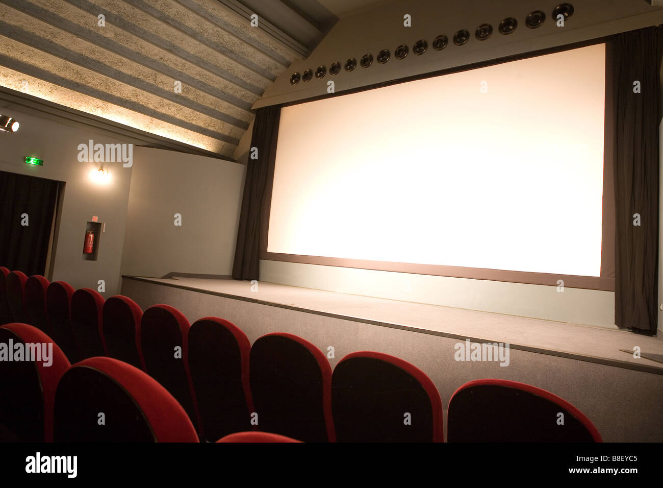 Cinema interior screen hi-res stock photography and images - Alamy
