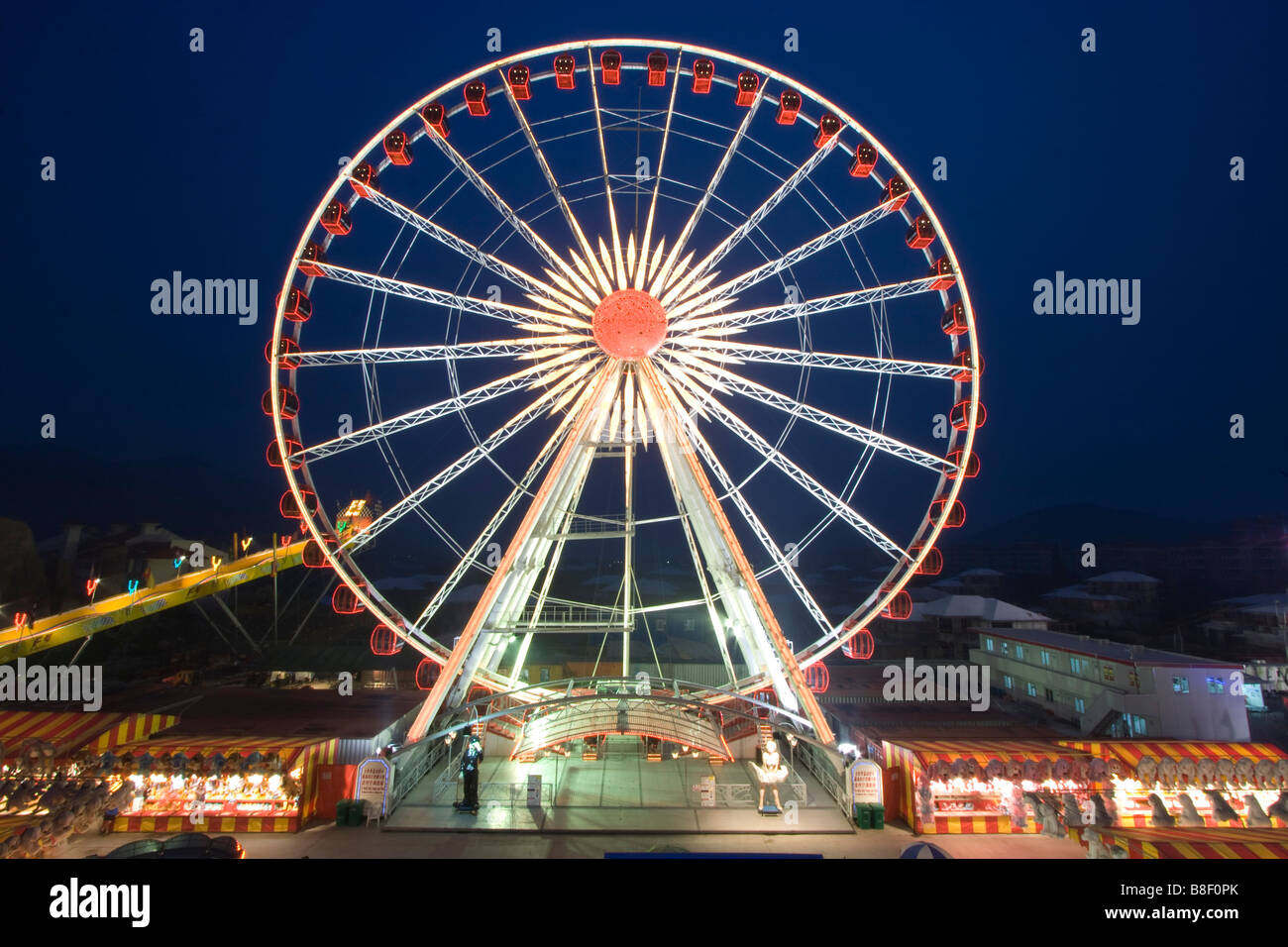 Still standing Ferris wheel at the carnival Stock Photo - Alamy