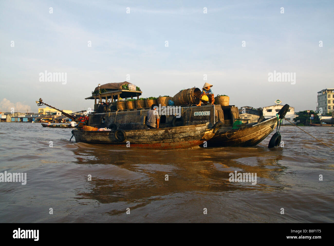 Traditional vietnamese boat on the mekong river. Mekong delta. Can Tho ...