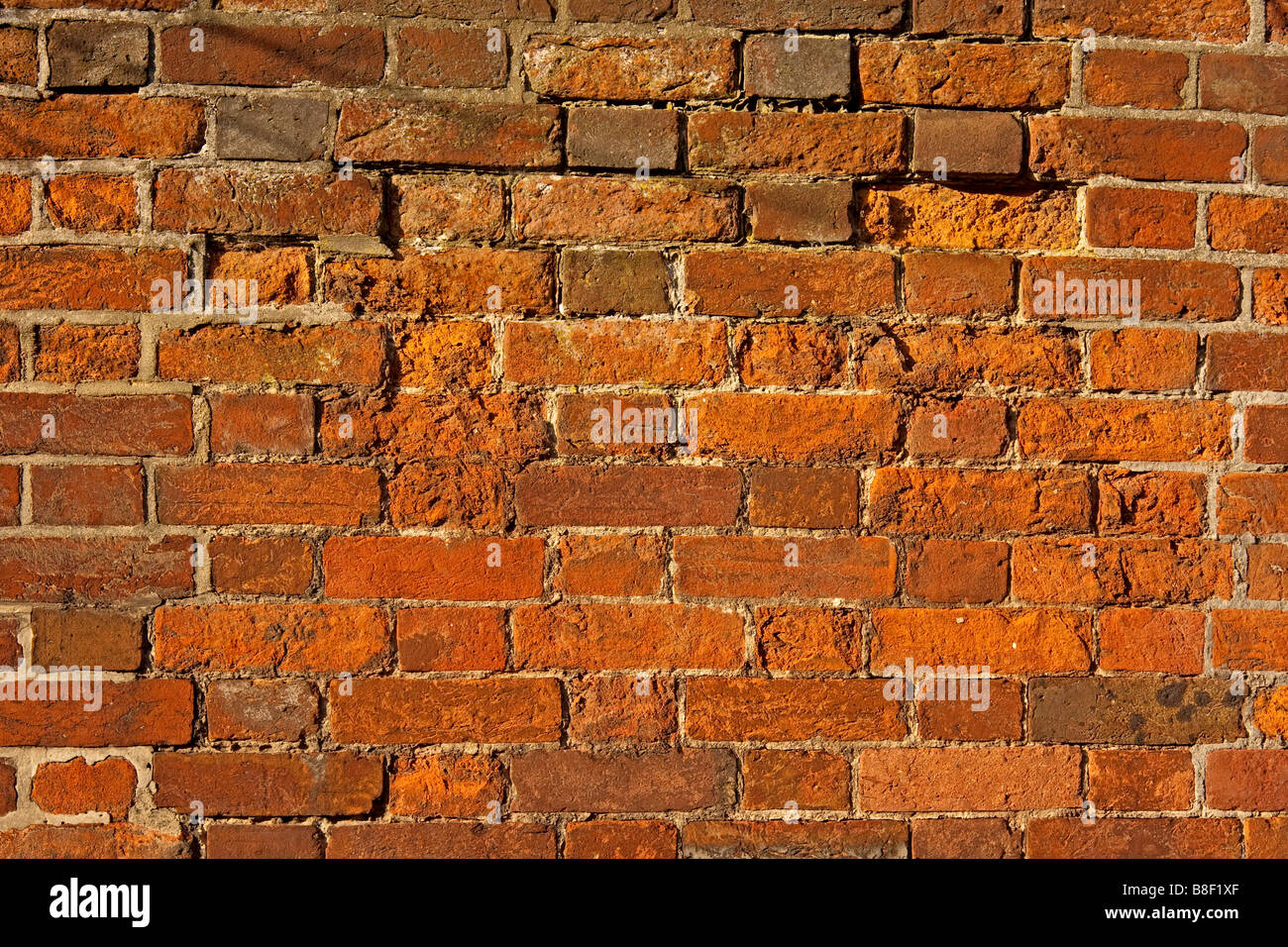Crumbling red bricks hi-res stock photography and images - Alamy