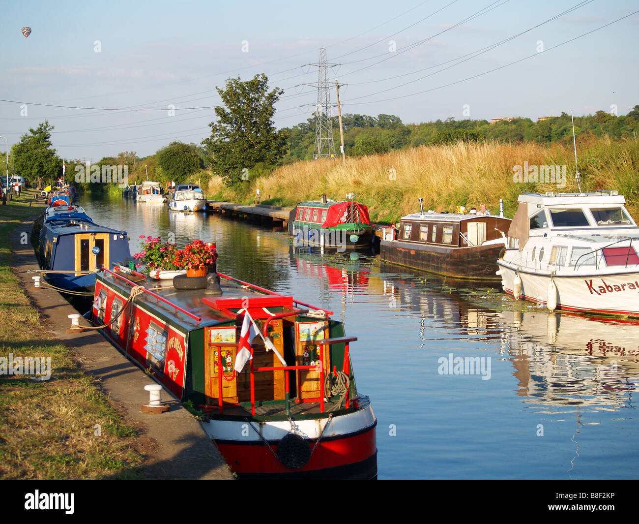 Colourful canal boats in the water at Beeston Marina, Nottingham ...