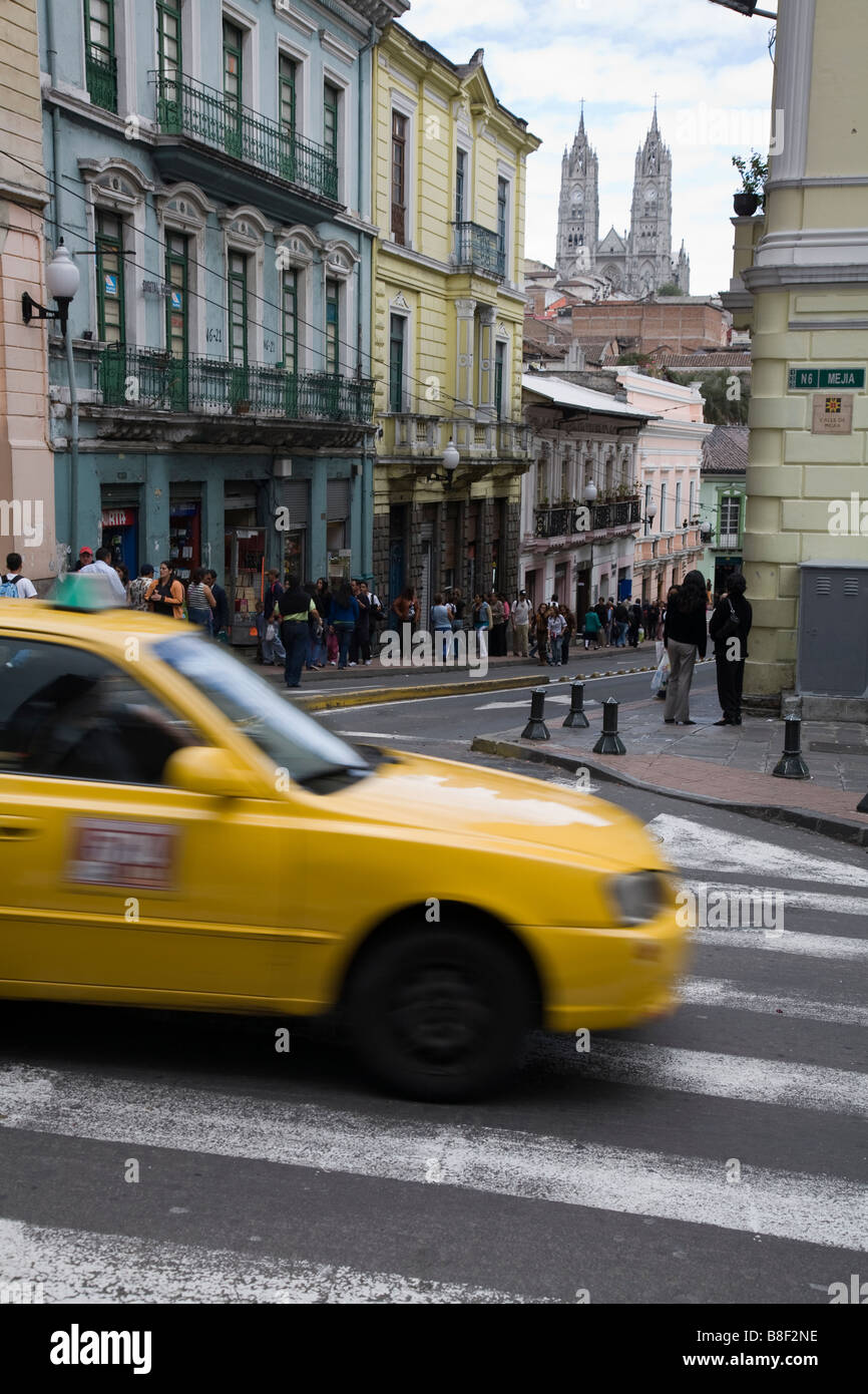 Quito street hi-res stock photography and images - Alamy