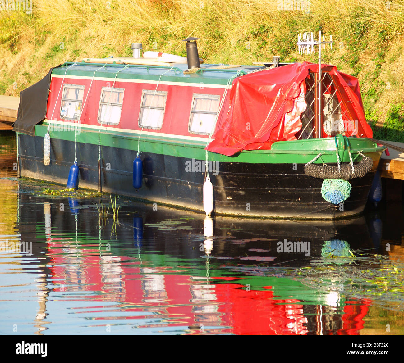 Canal floats hi-res stock photography and images - Alamy