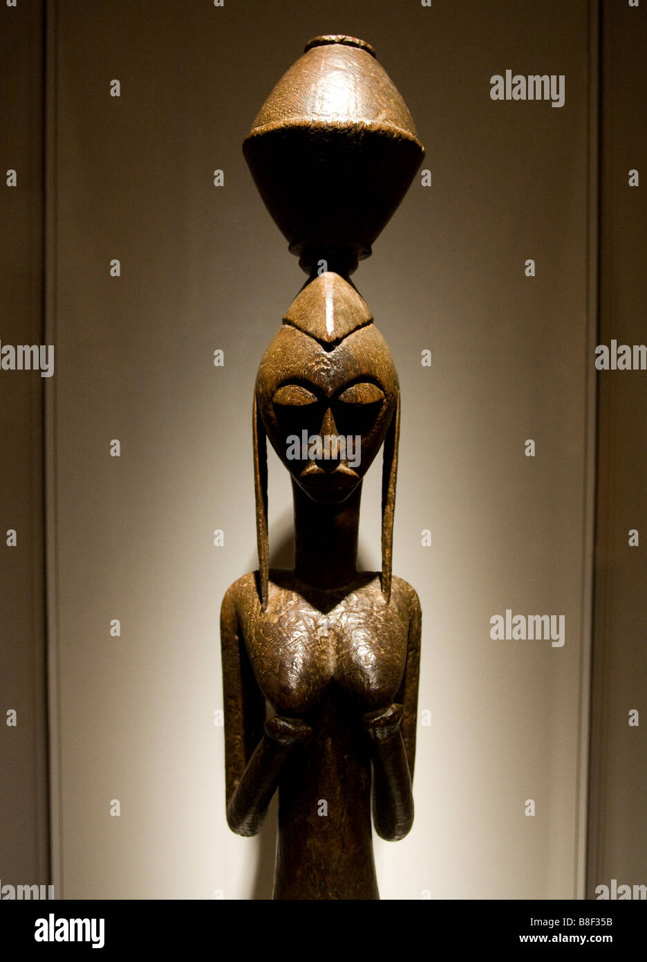 Wood carving female figure hi-res stock photography and images - Alamy