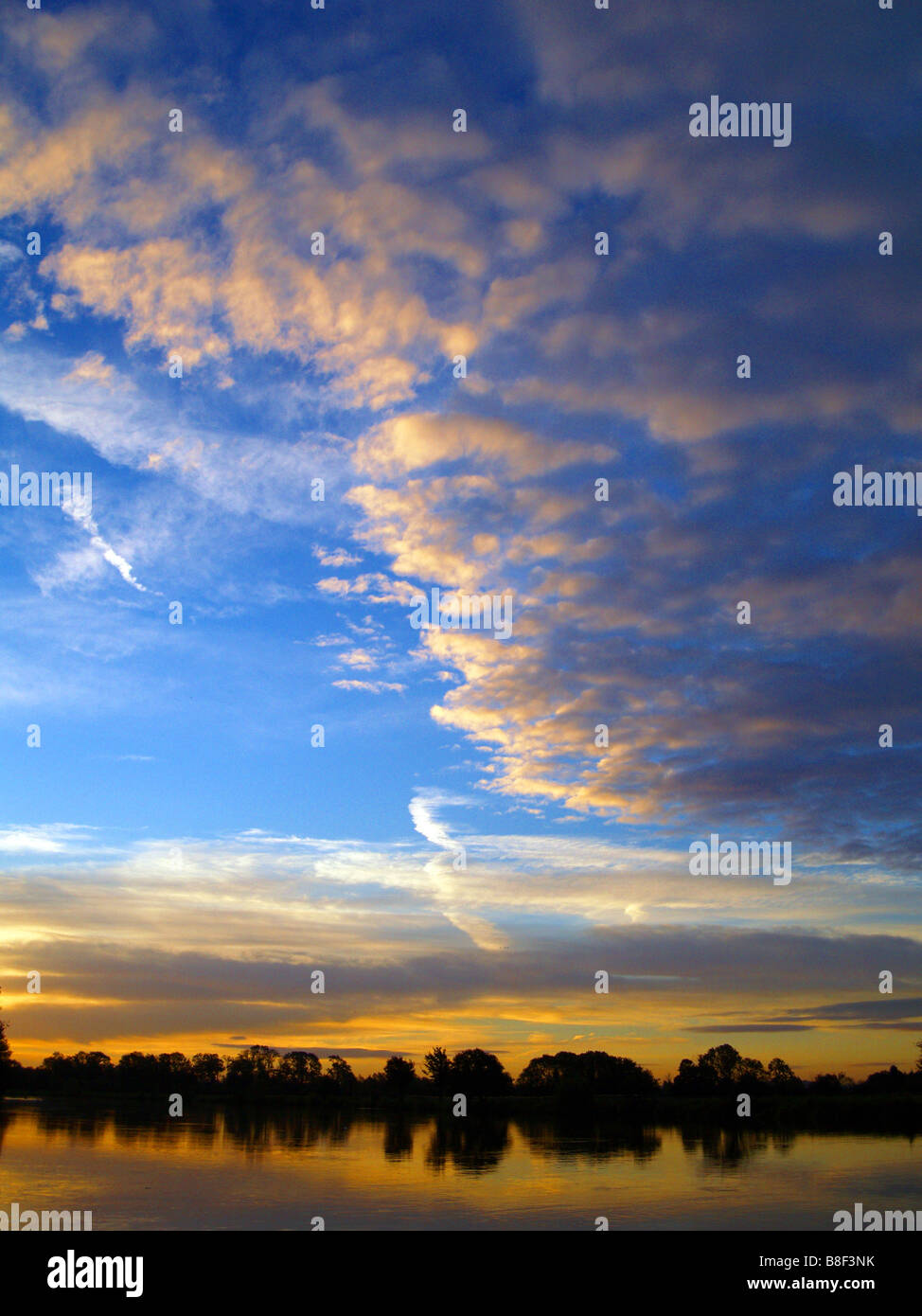 Dawn on the River Trent at Colwick, Nottingham Nottinghamshire England ...