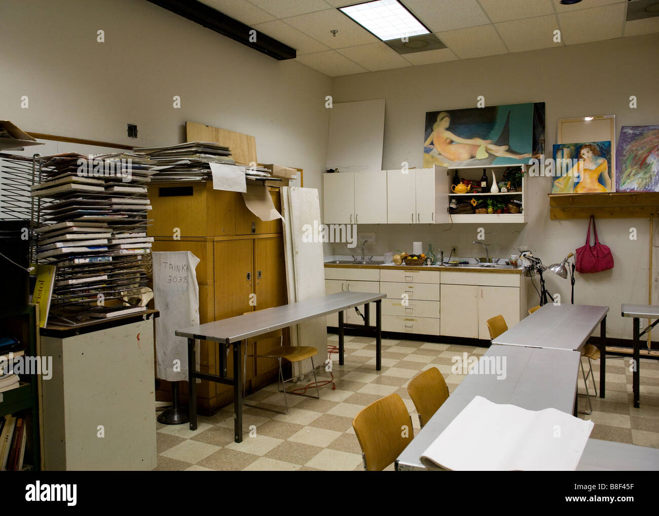 Empty art hi-res stock photography and images - Alamy