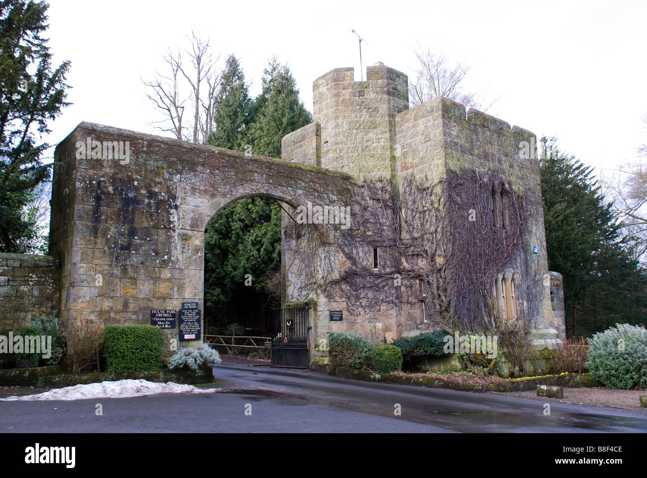 Forest Lodge gateway Stock Photo - Alamy