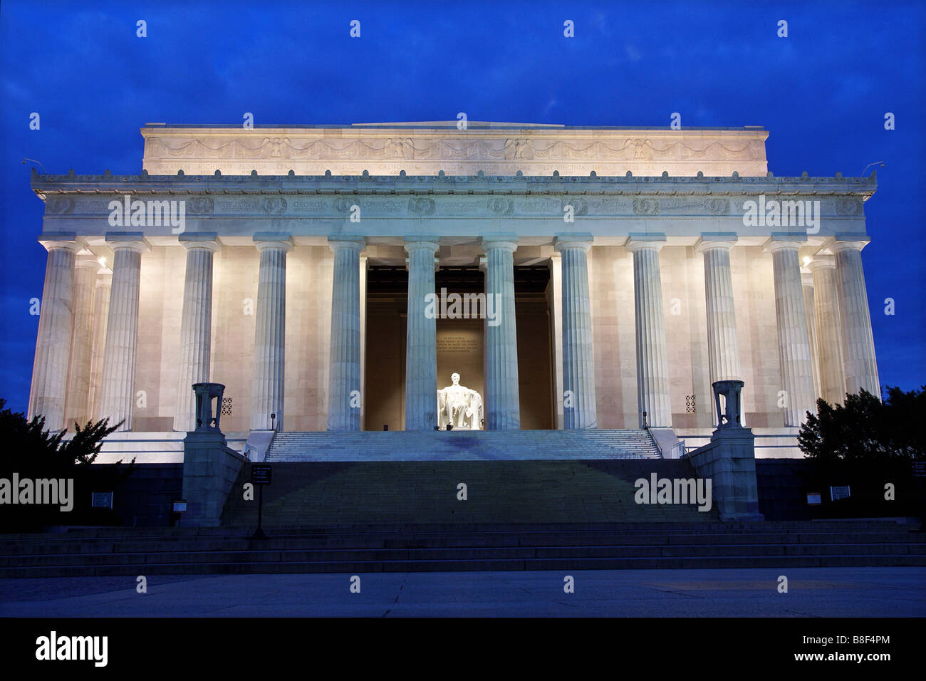 Lincoln Memorial at Night Stock Photo - Alamy