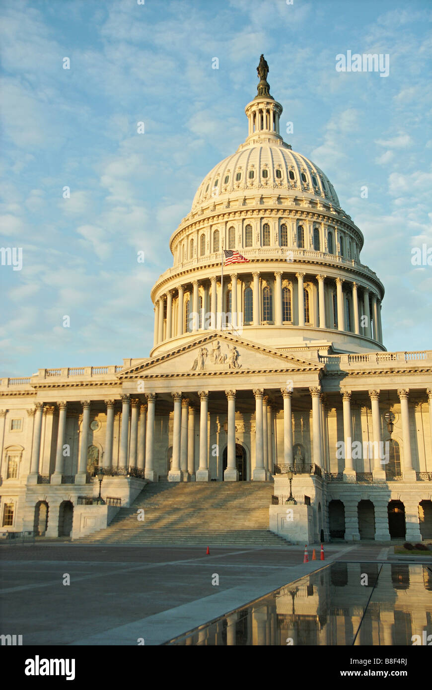 Front of capitol building hi-res stock photography and images - Alamy