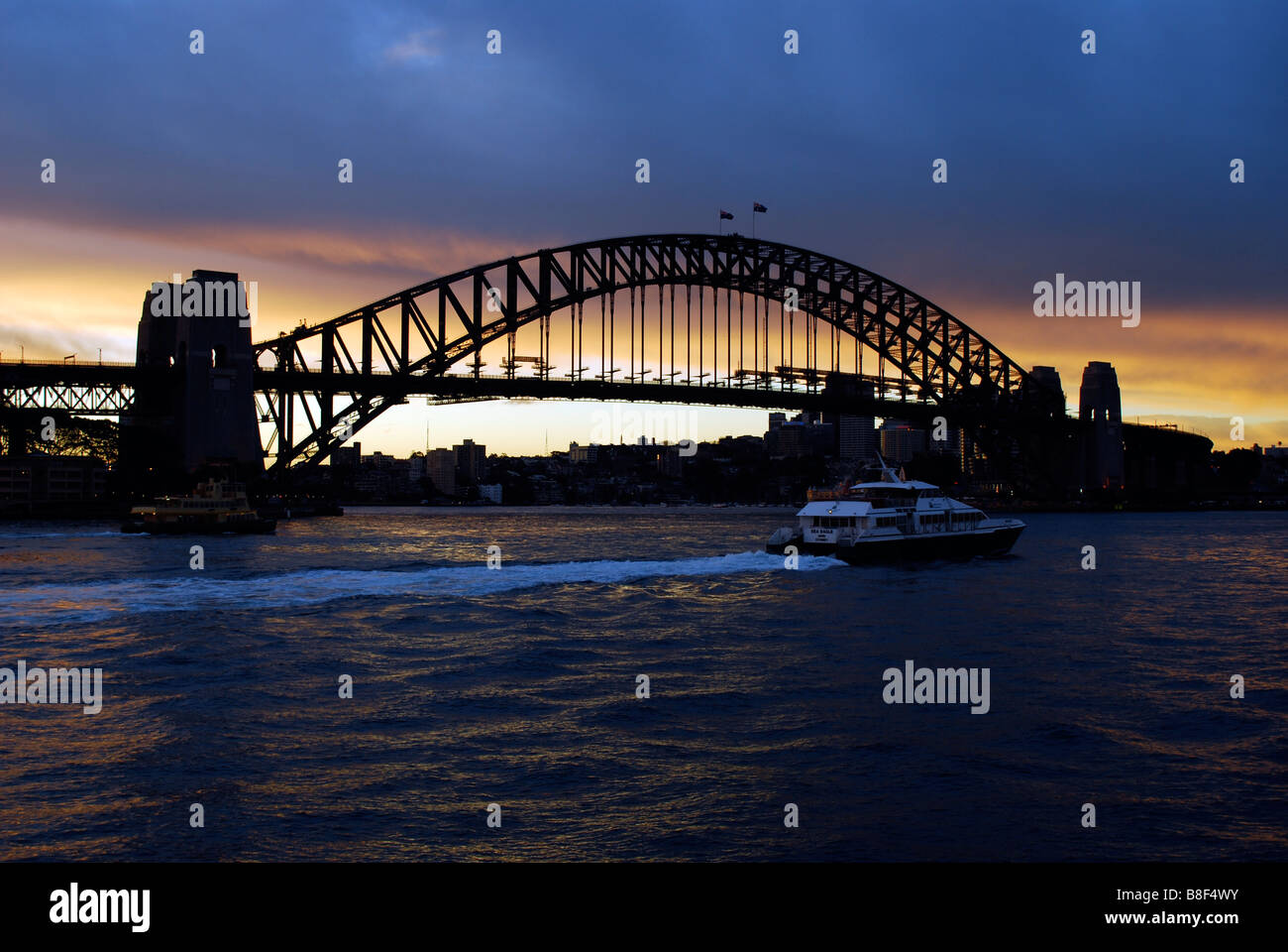 Sydney harbour bridge sunset hi-res stock photography and images - Alamy