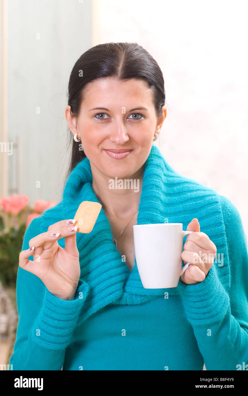 Ladies drinking afternoon tea hi-res stock photography and images - Alamy