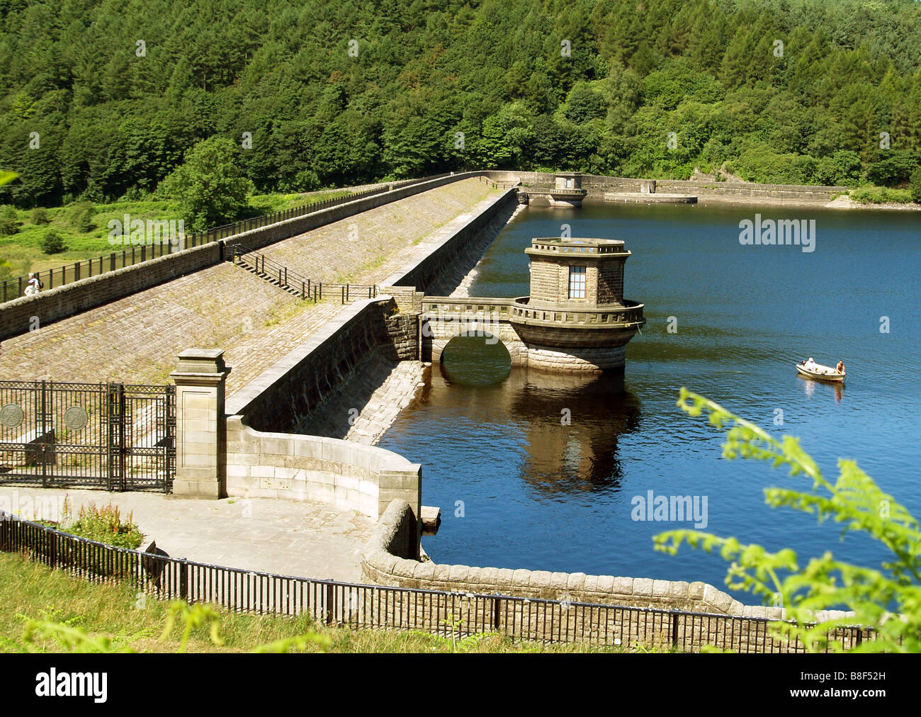 Reservoir draw off tower High Resolution Stock Photography and Images ...