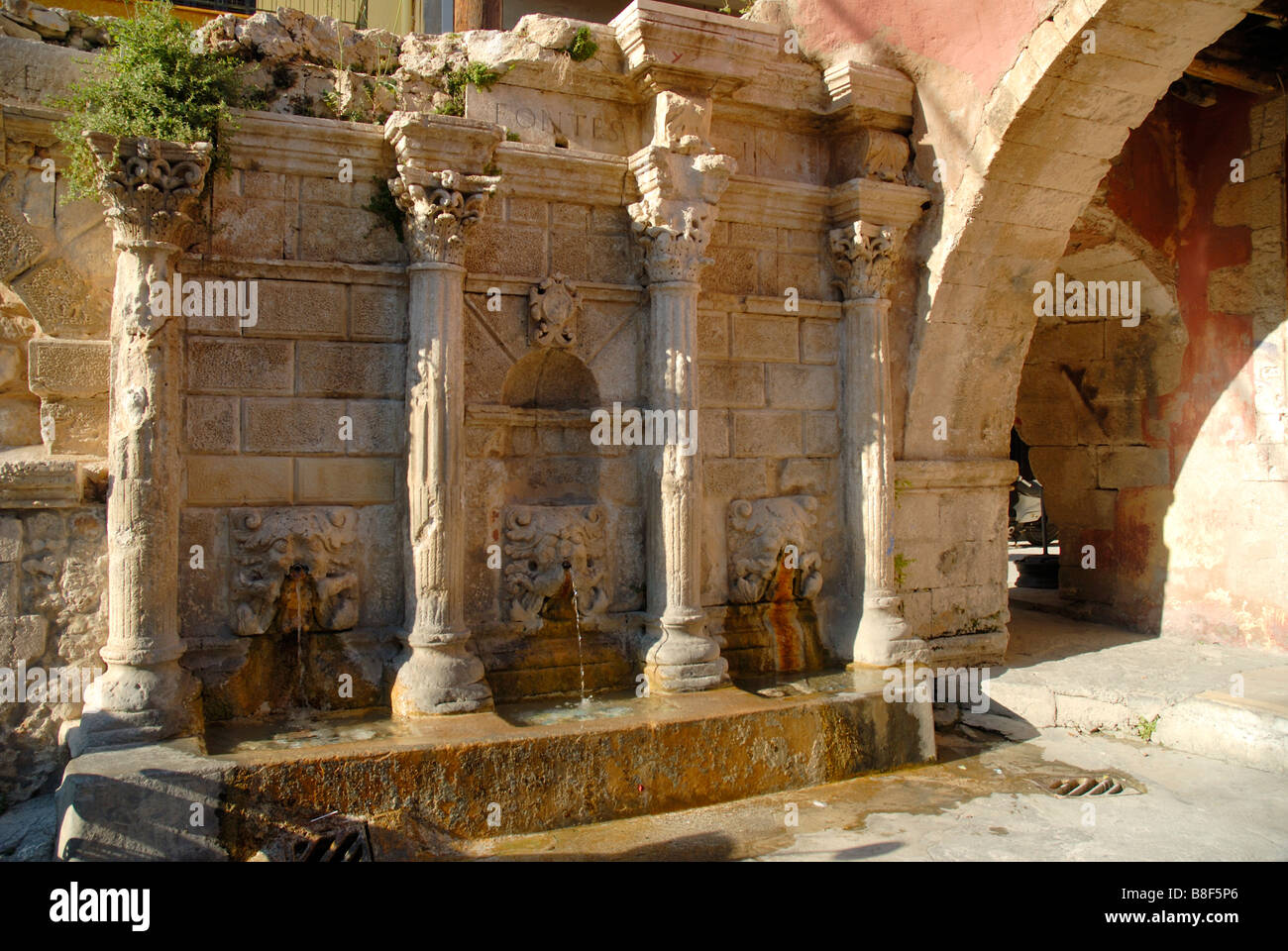Fountain theseus hi-res stock photography and images - Alamy