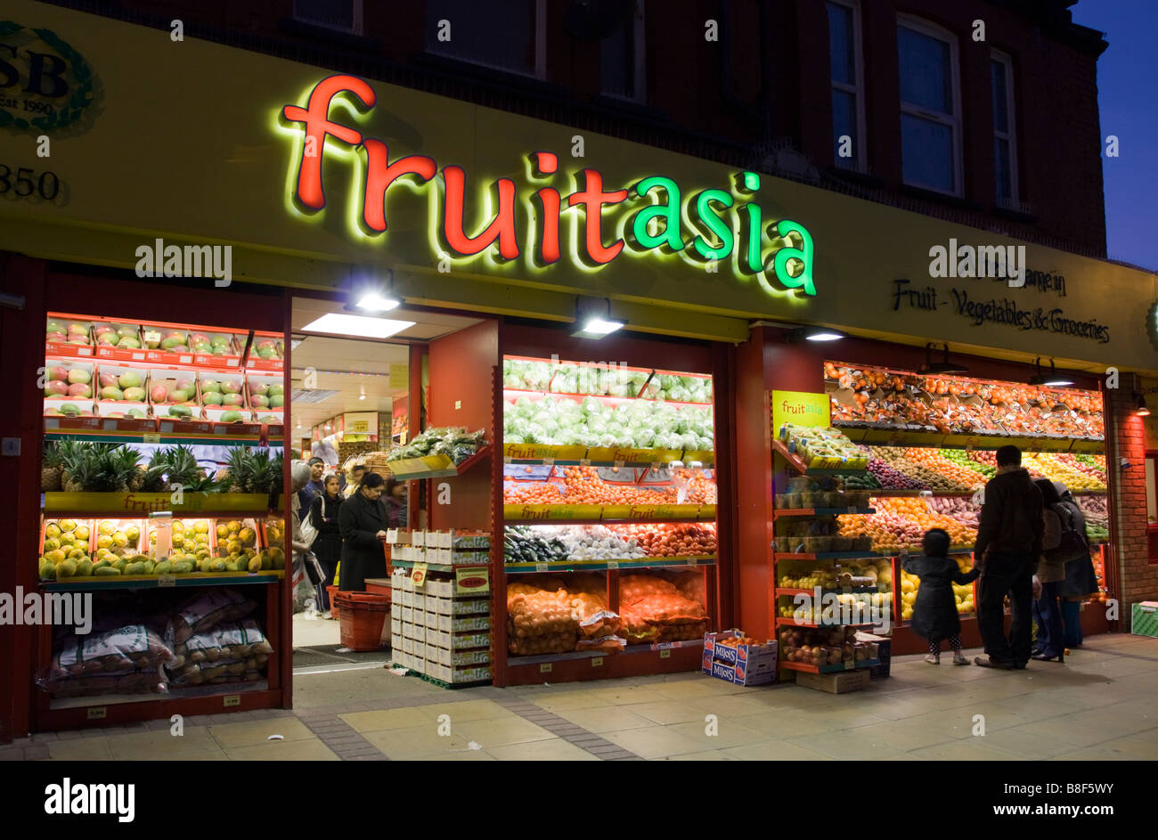 Green grocer uk hi-res stock photography and images - Alamy