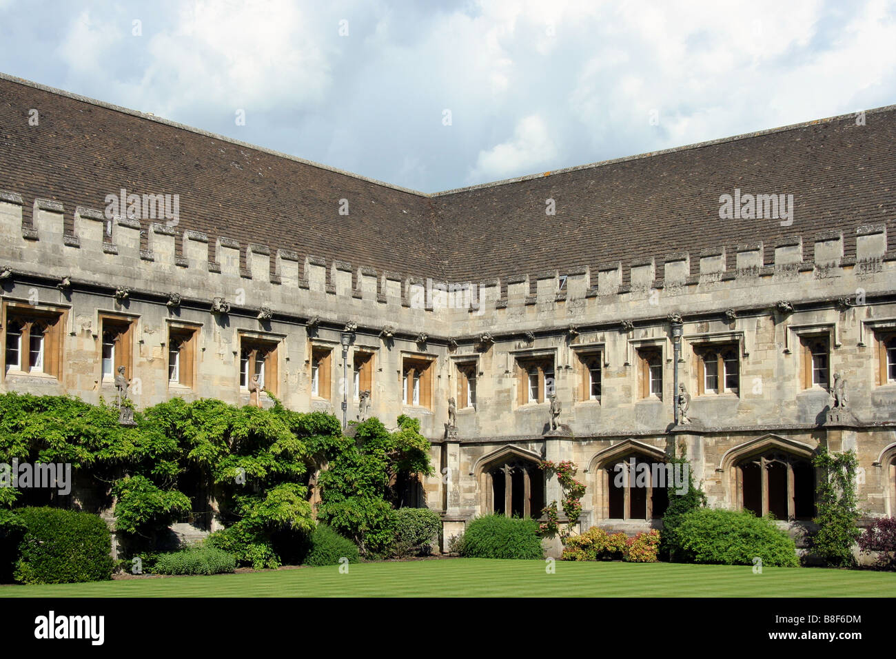 Oxford University, Magdalen College Cloister around courtyard Stock ...