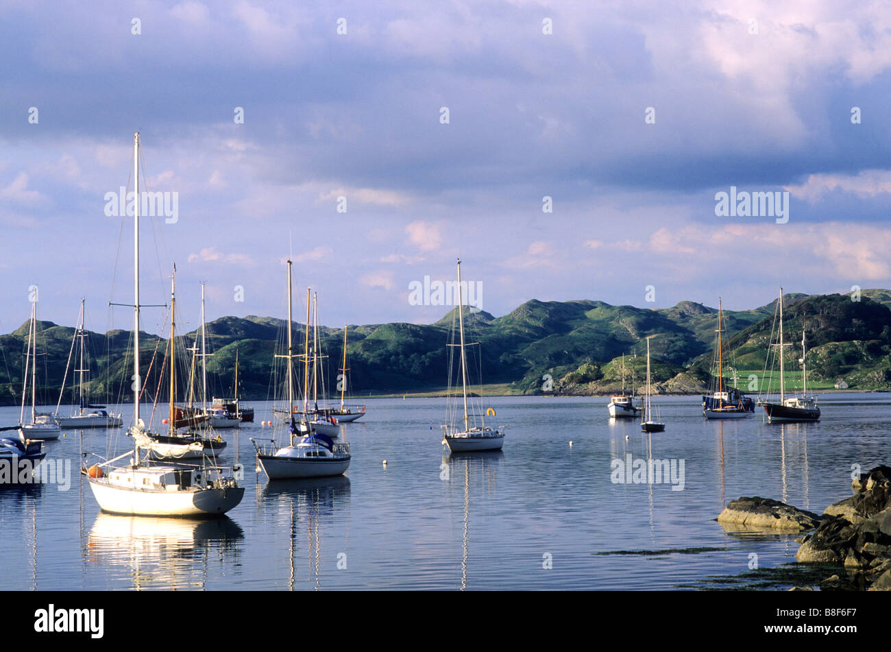 Crinan harbour boats hi-res stock photography and images - Alamy