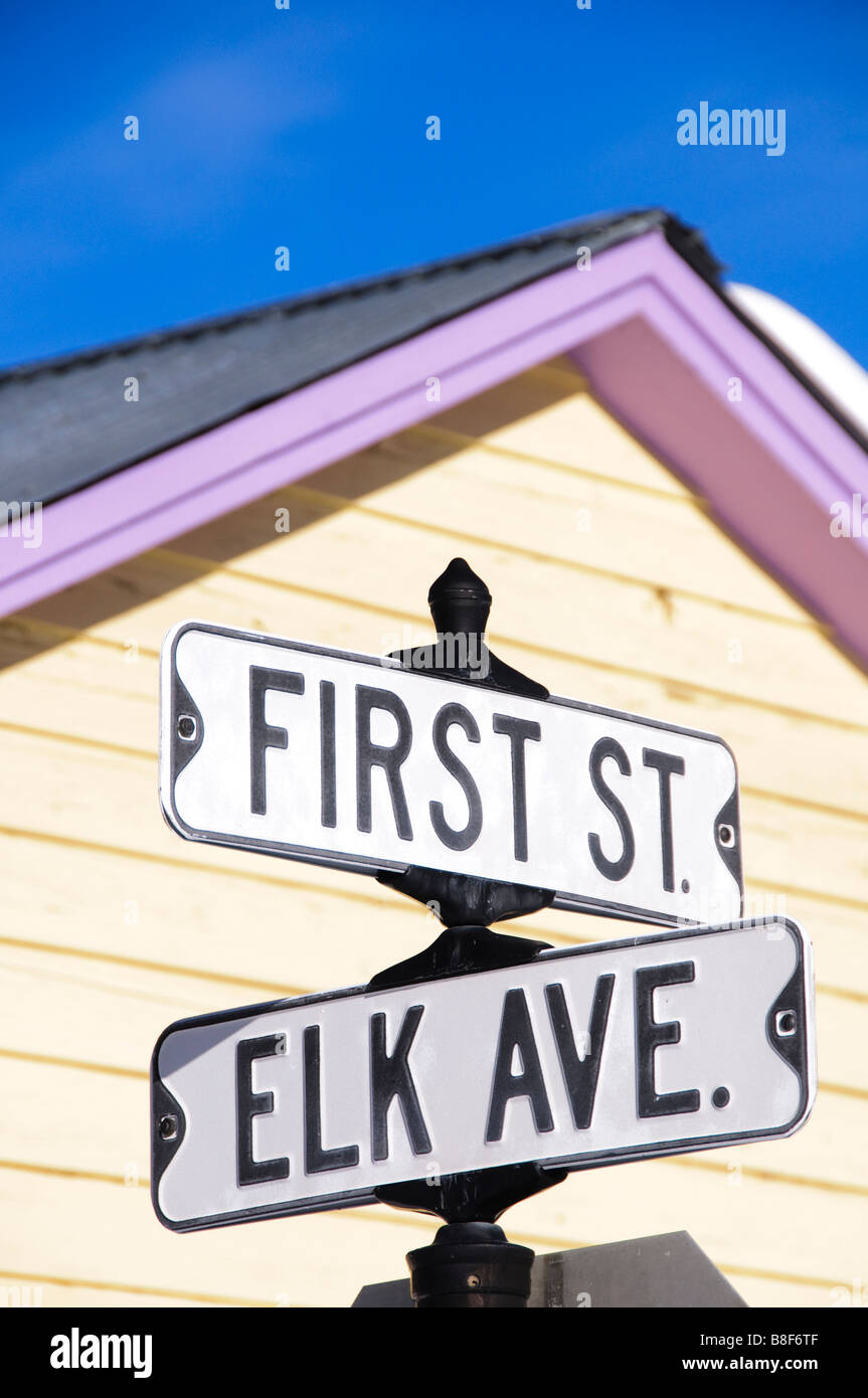 First ave sign hi-res stock photography and images - Alamy