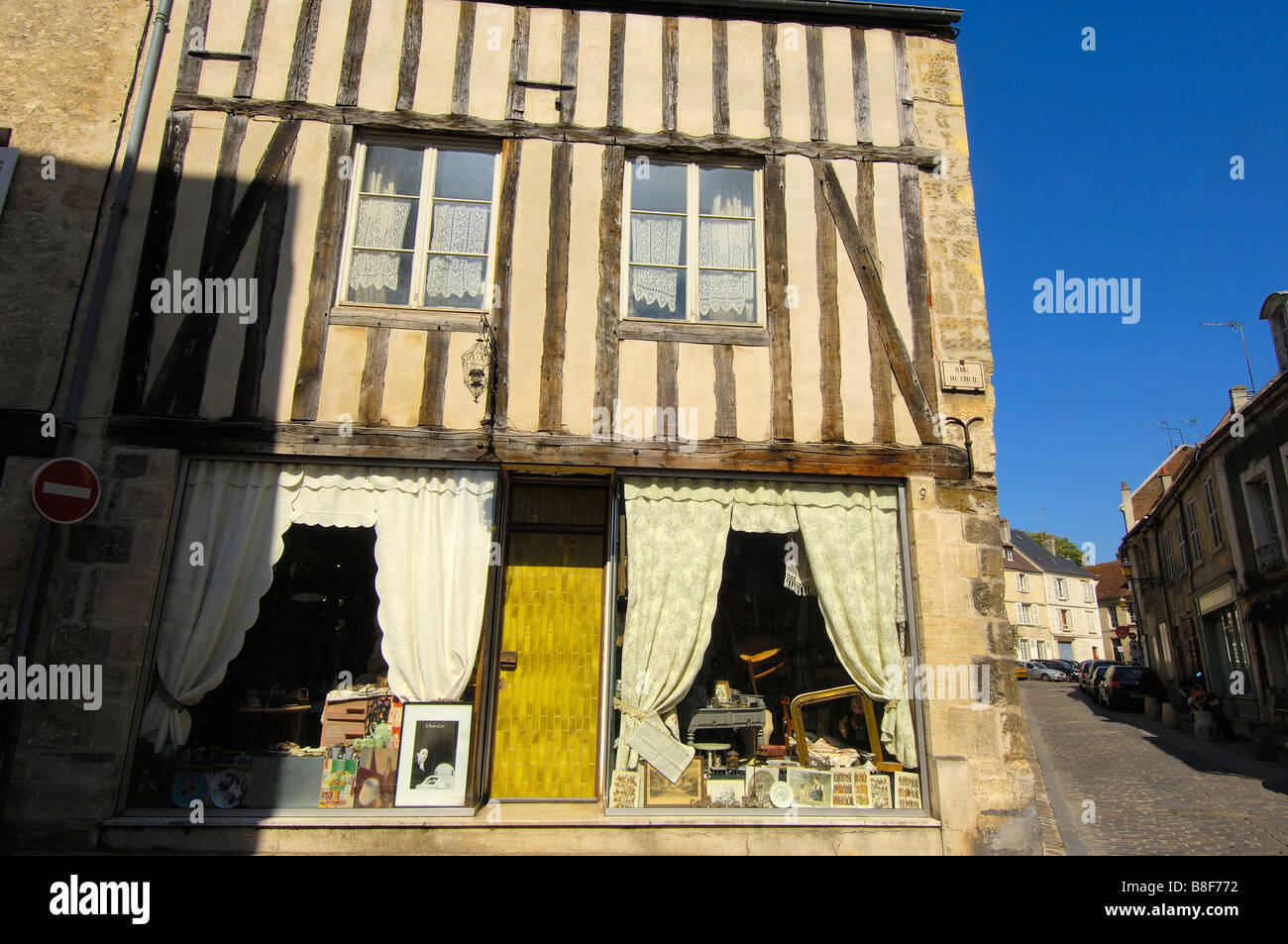 City of senlis hi-res stock photography and images - Alamy