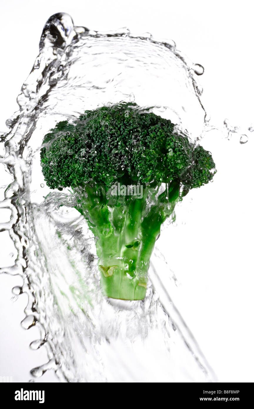 Falling broccoli hi-res stock photography and images - Alamy