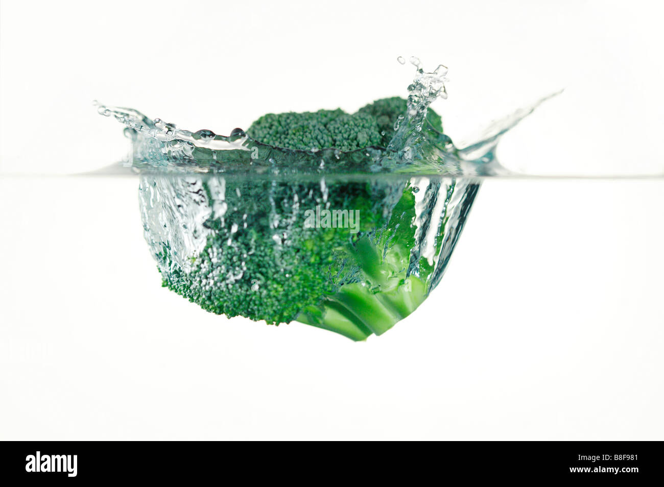 broccoli splashing into water Stock Photo - Alamy