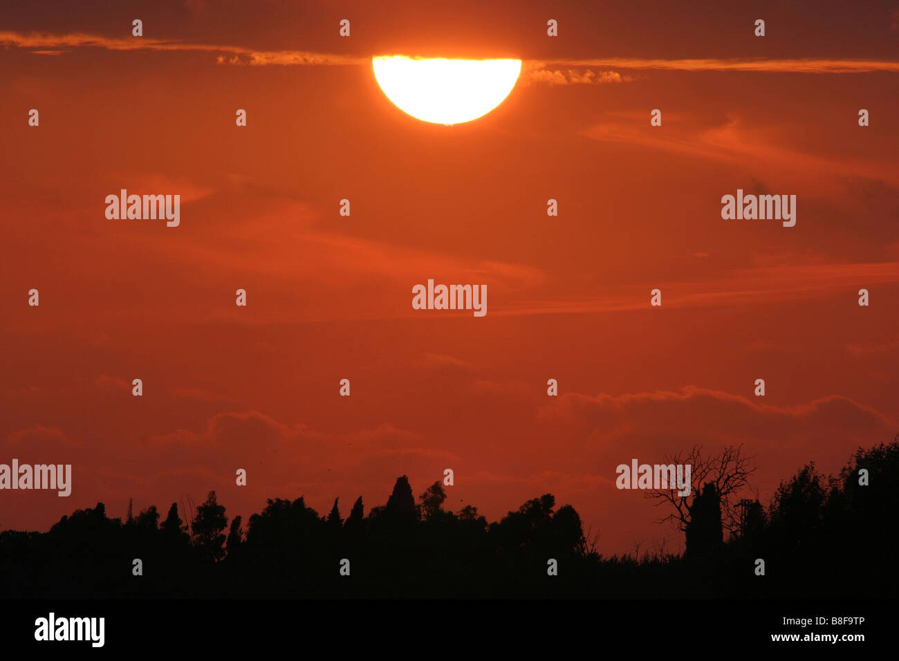 Red orange sky effect hi-res stock photography and images - Alamy