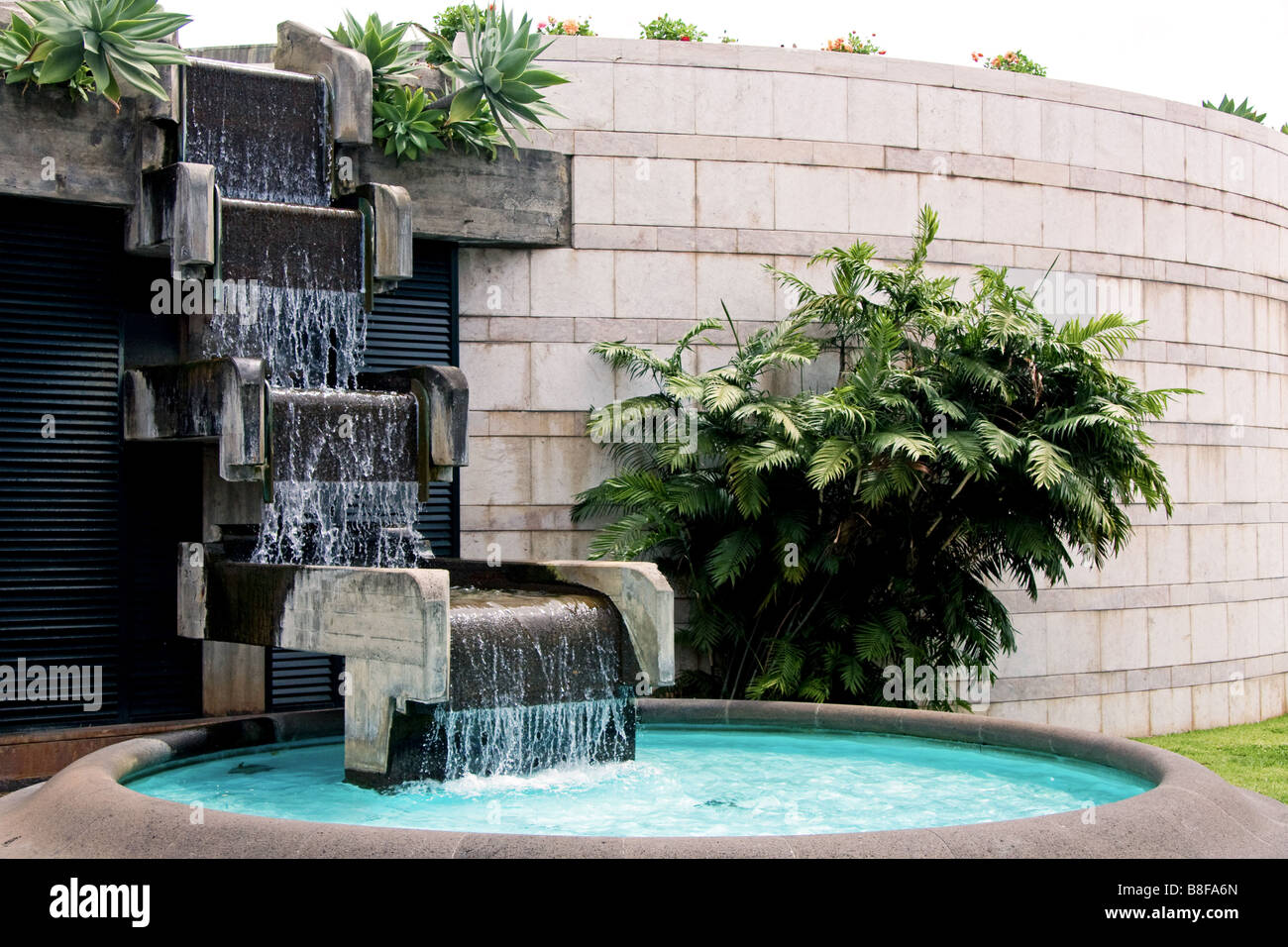 Modern art feature hi-res stock photography and images - Alamy