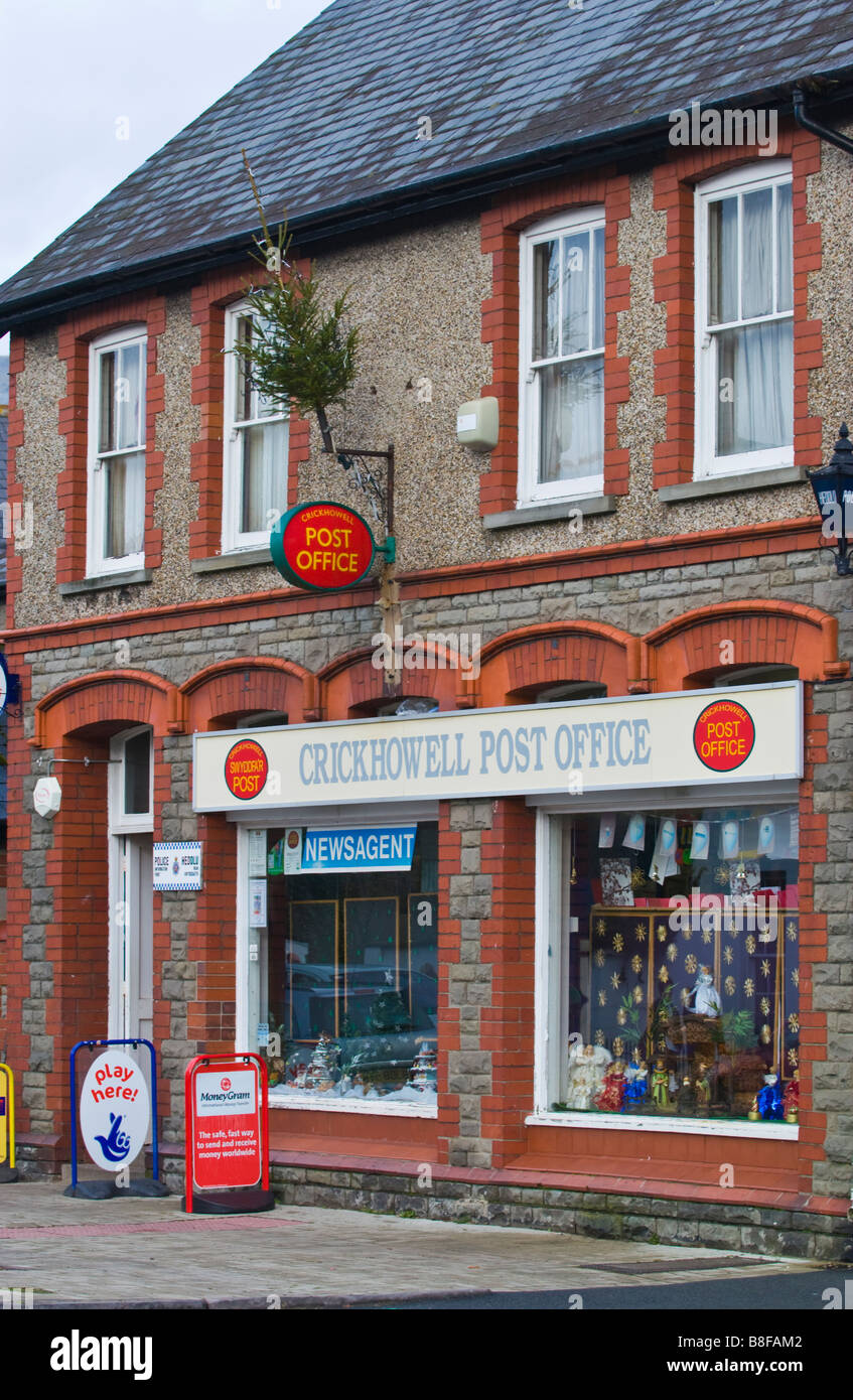Newsagent exterior uk hi-res stock photography and images - Alamy