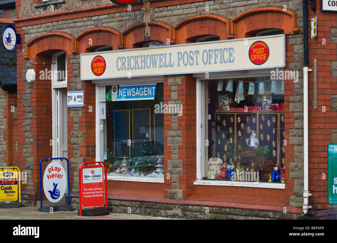 Newsagent shop signs hi-res stock photography and images - Alamy