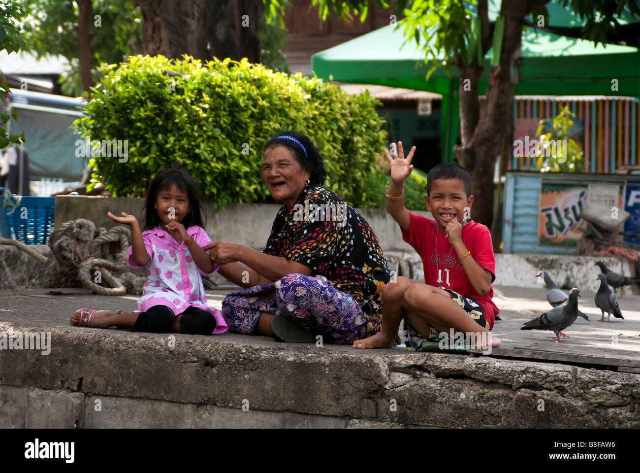 Gran mam and kids sitting saying hello Stock Photo - Alamy