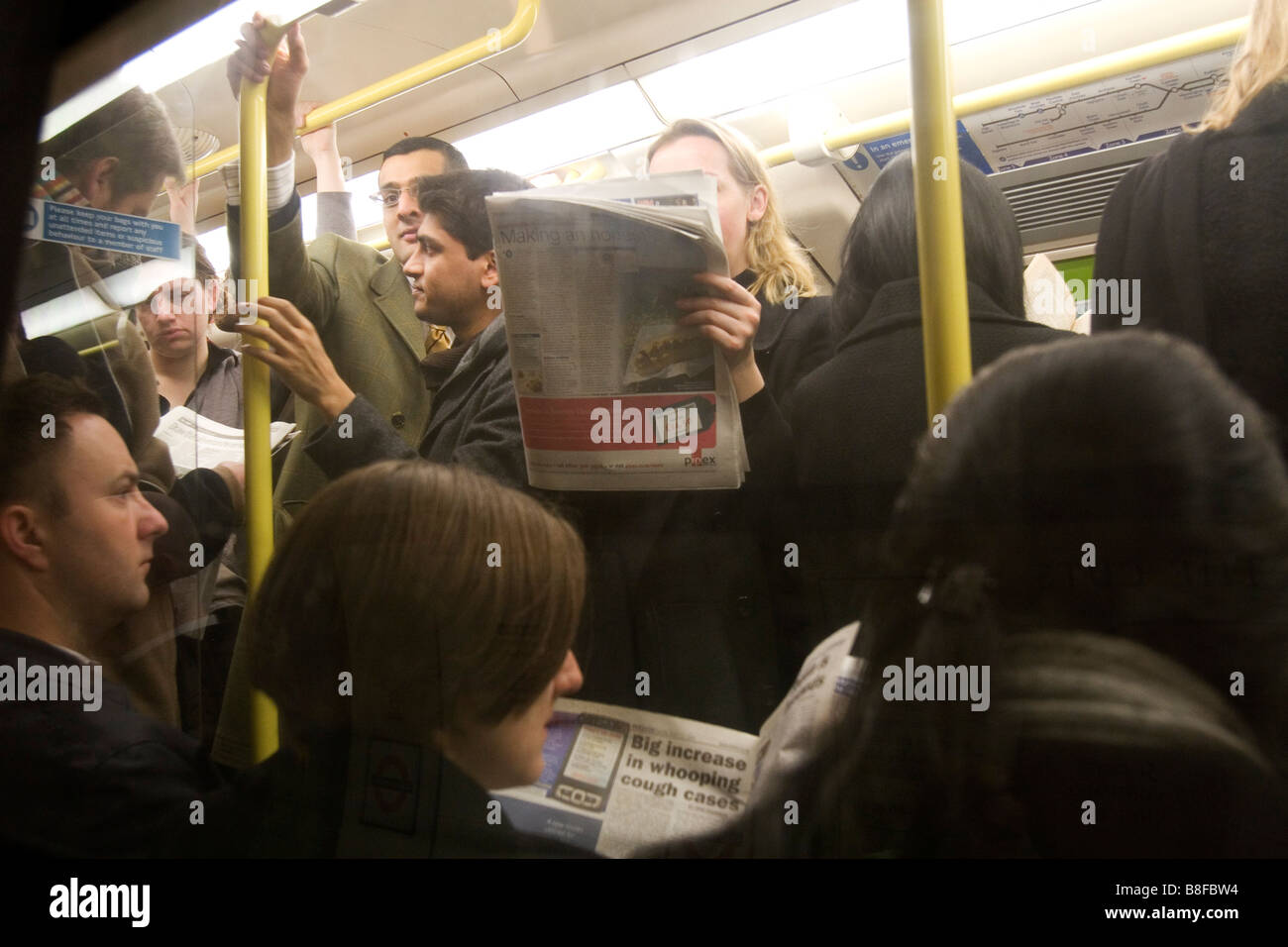Passengers on a London Underground tube during morning rush hour ...