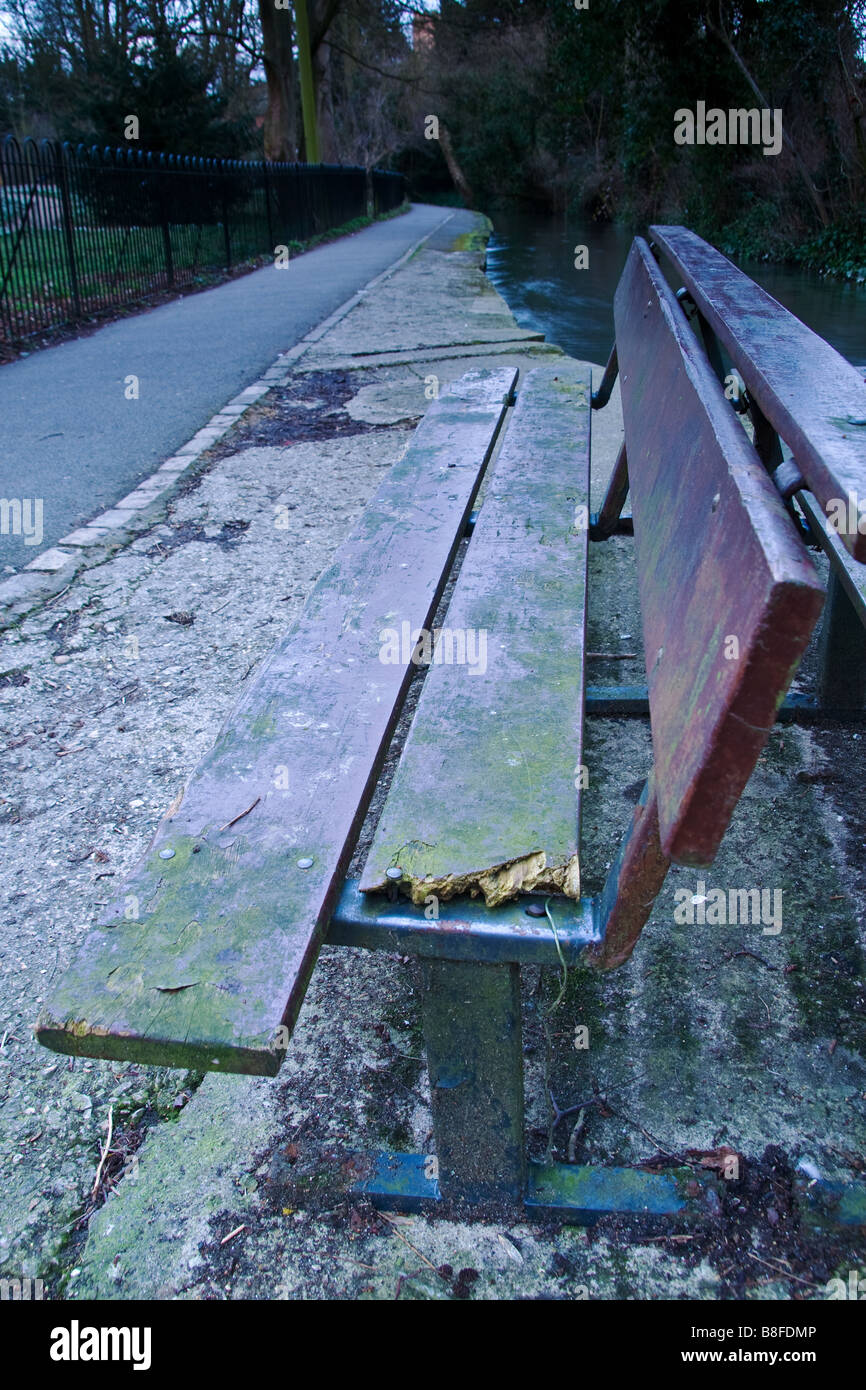 Rotting bench hi-res stock photography and images - Alamy