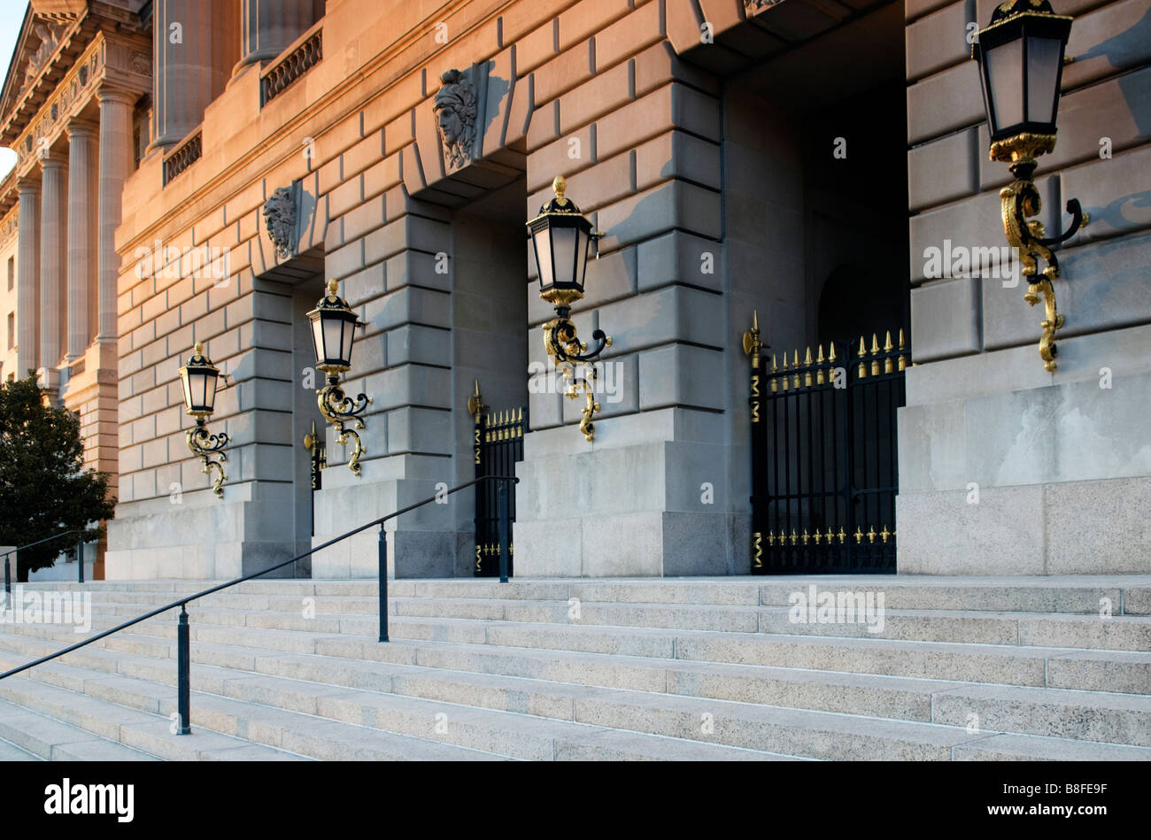 United nations building entrance hi-res stock photography and images ...