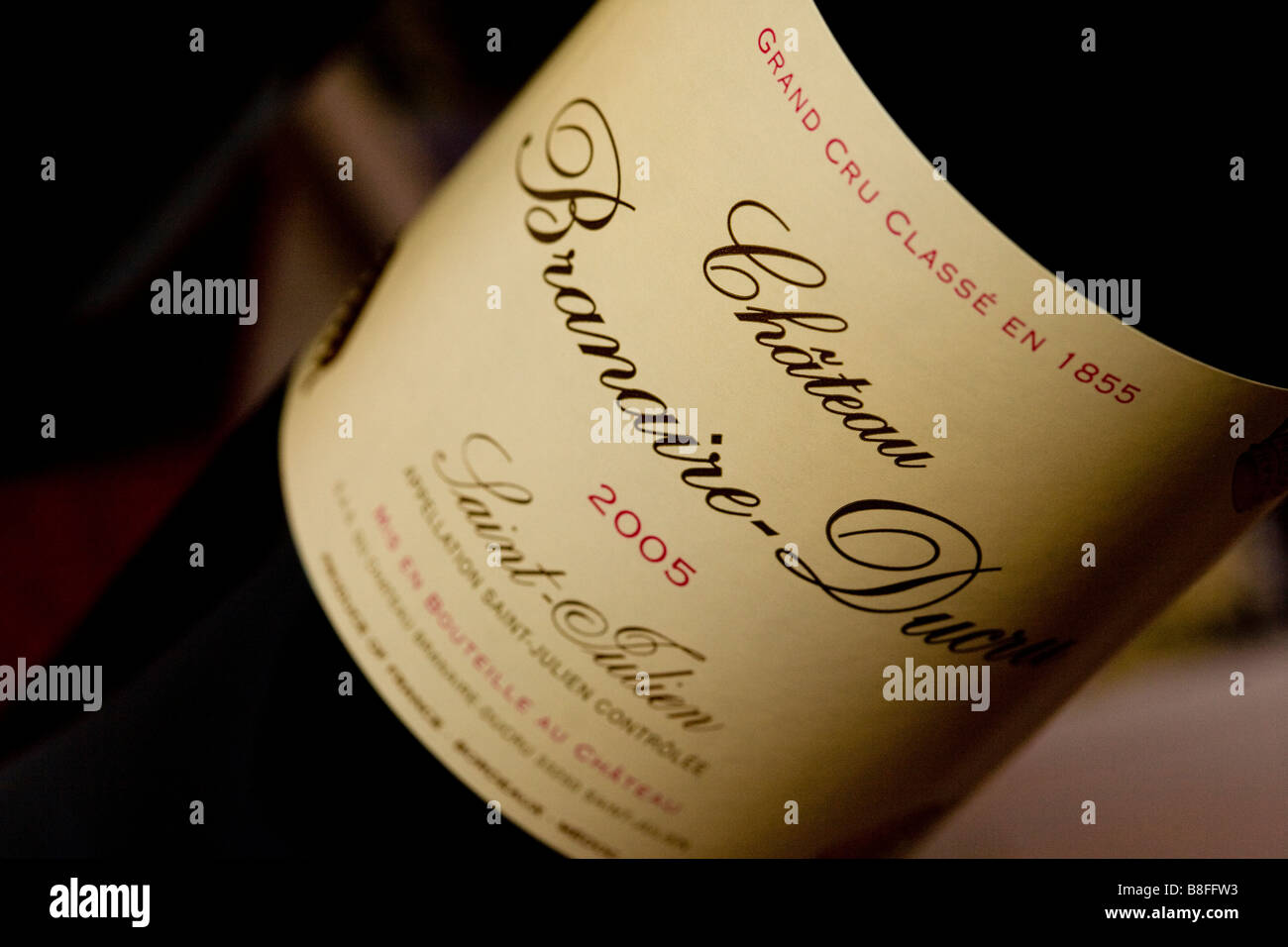 bottle of wine Grand Cru Classé en 1855 Stock Photo - Alamy