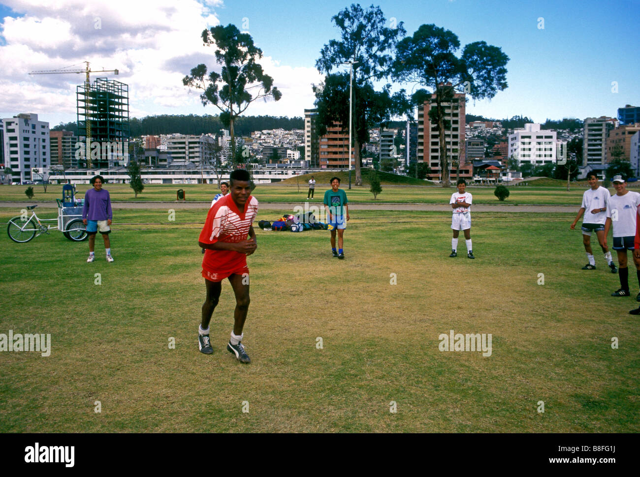 men, playing soccer, soccer players, practicing, warming up, La ...
