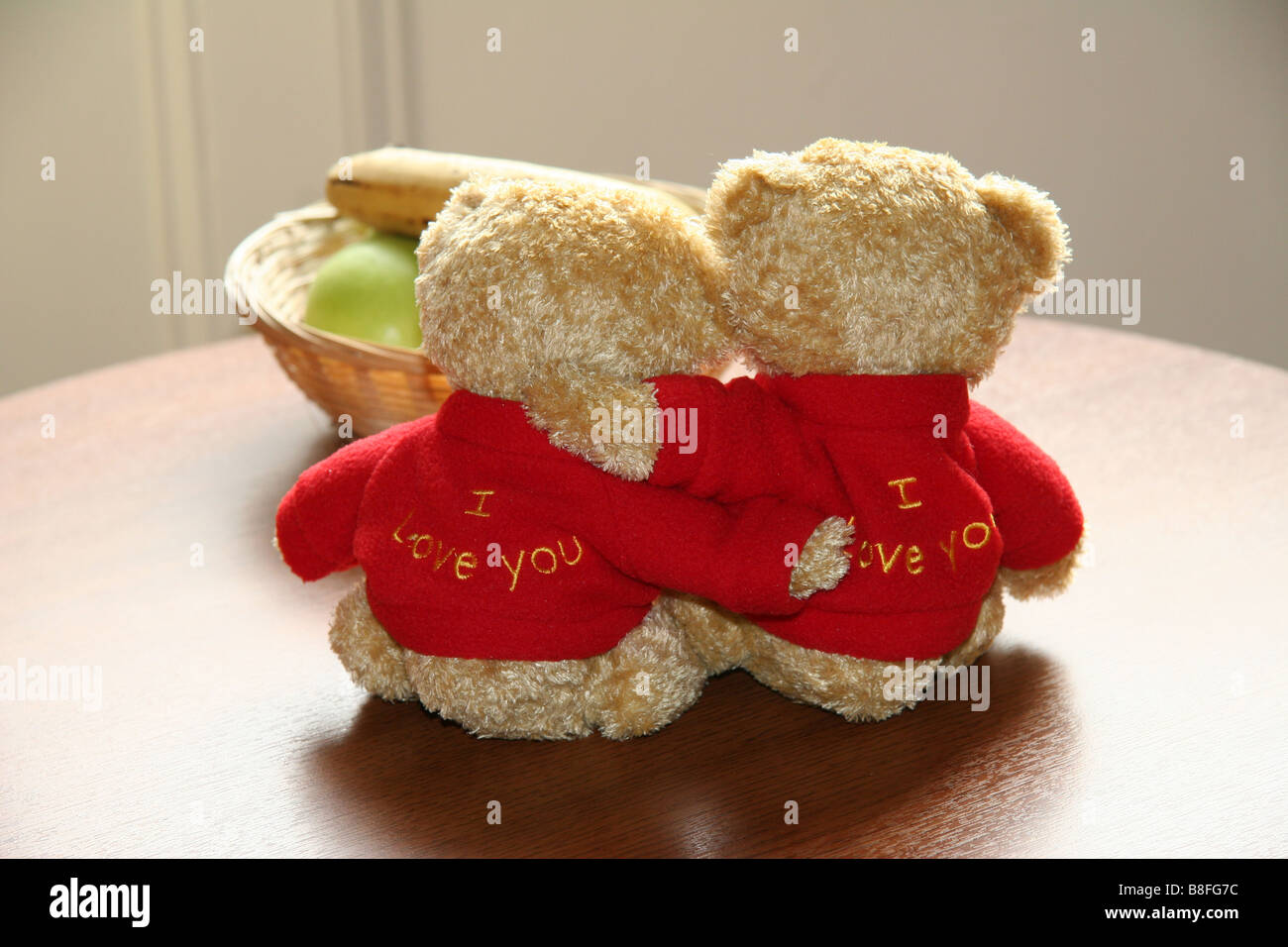 Two small teddybears Stock Photo - Alamy