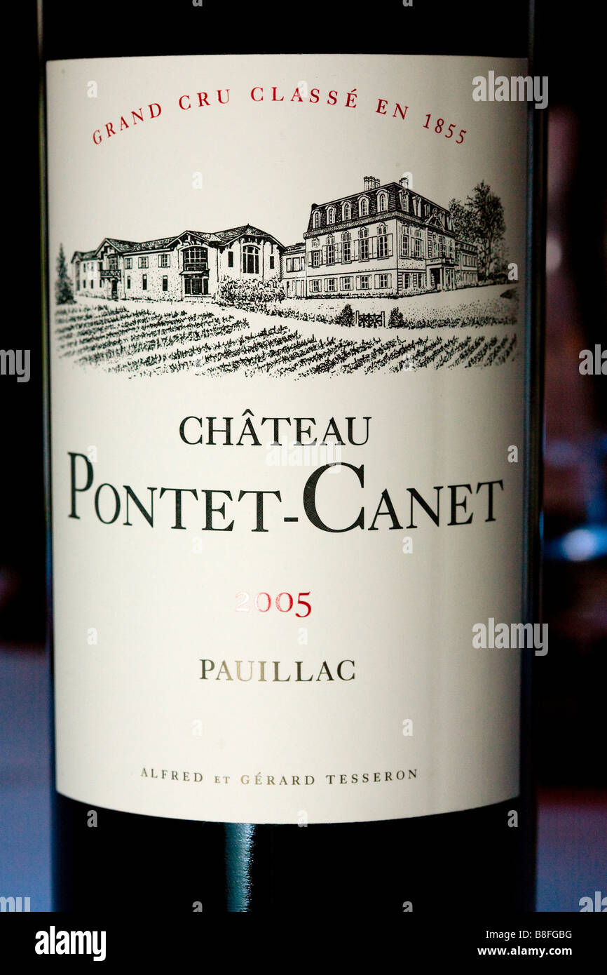 bottle of wine Grand Cru Classé en 1855 Stock Photo - Alamy