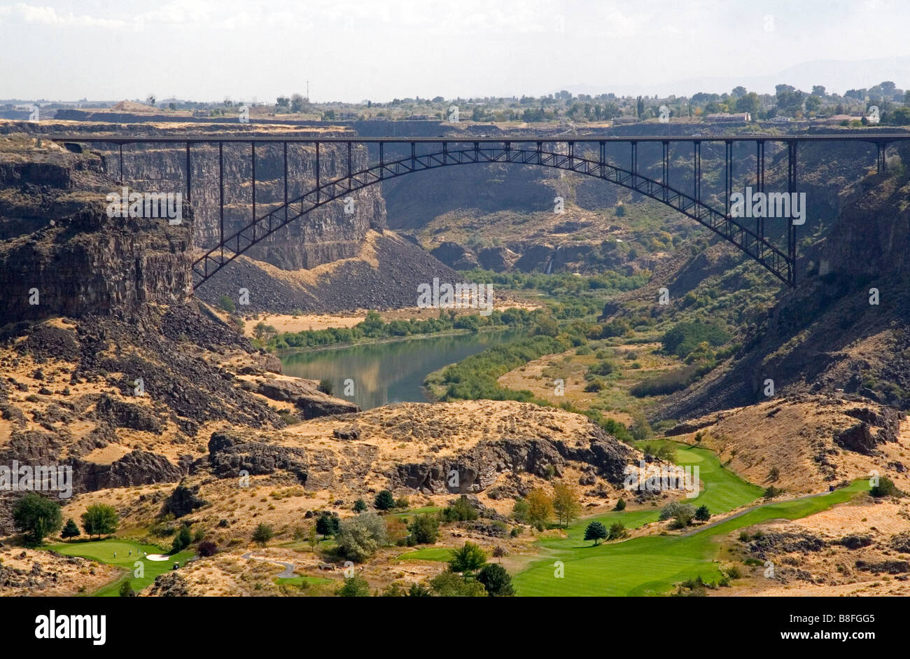The Perrine Bridge spanning the Snake River Canyon at Twin Falls Idaho ...