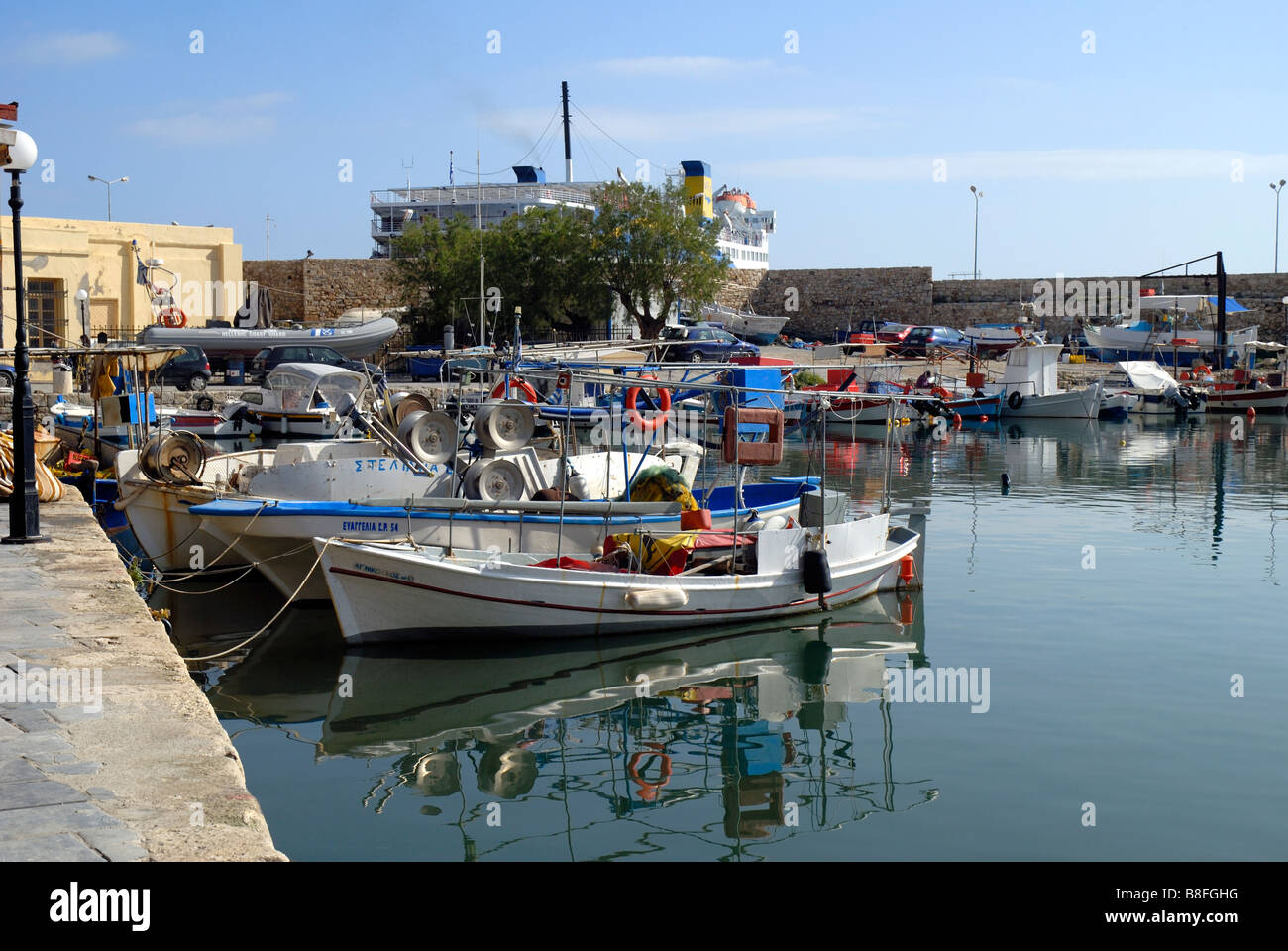 The Venetian Harbour at Rethymno on the Island of Crete Stock Photo - Alamy