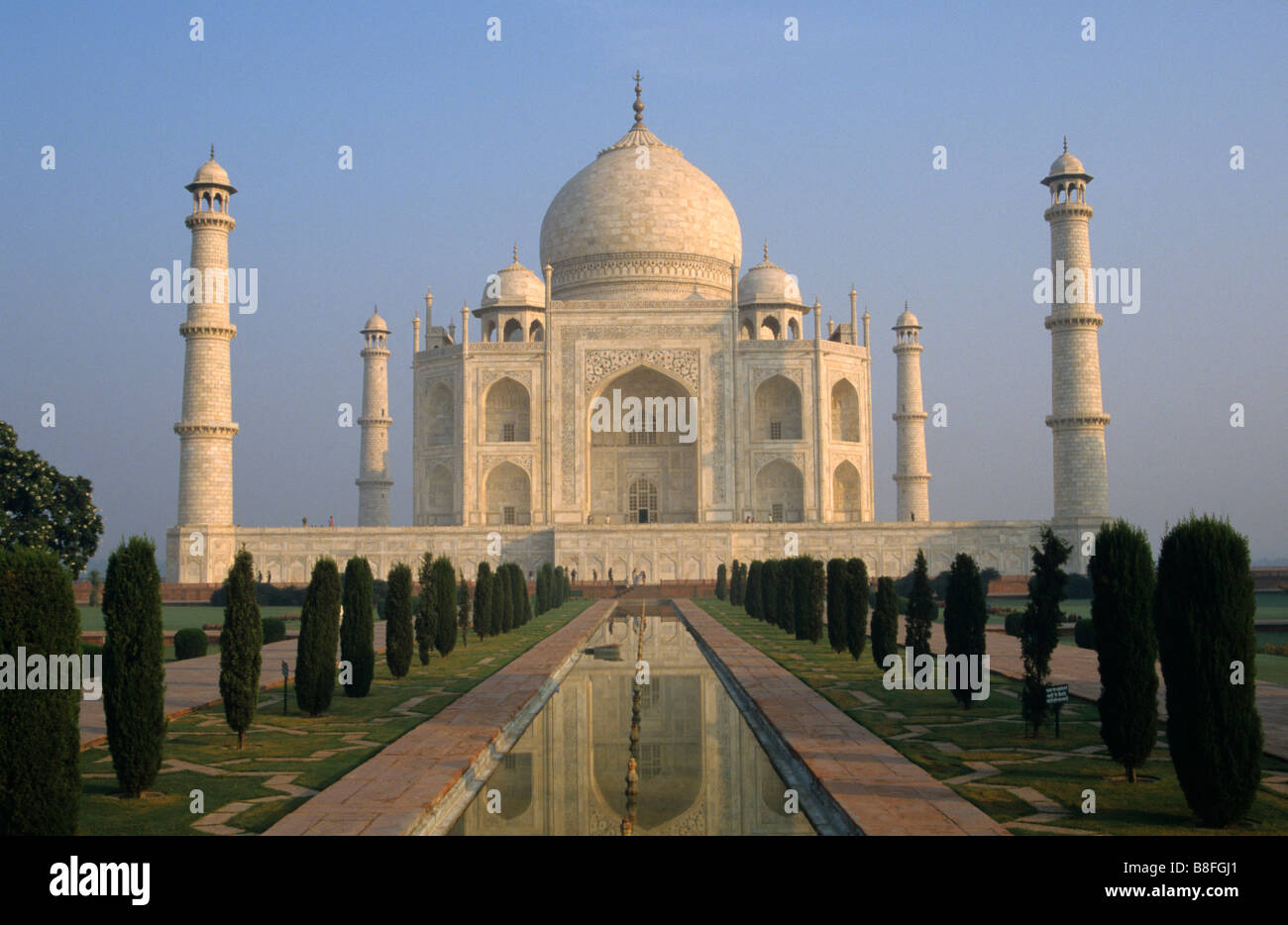 Iconic taj mahal agra hi-res stock photography and images - Alamy