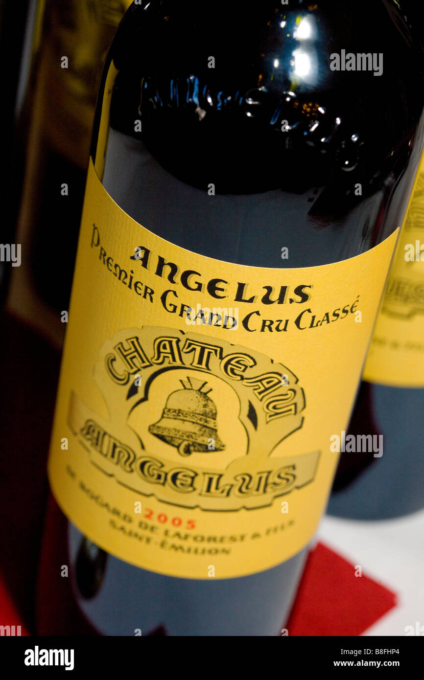 bottle of wine Grand Cru Classé en 1855 Stock Photo - Alamy