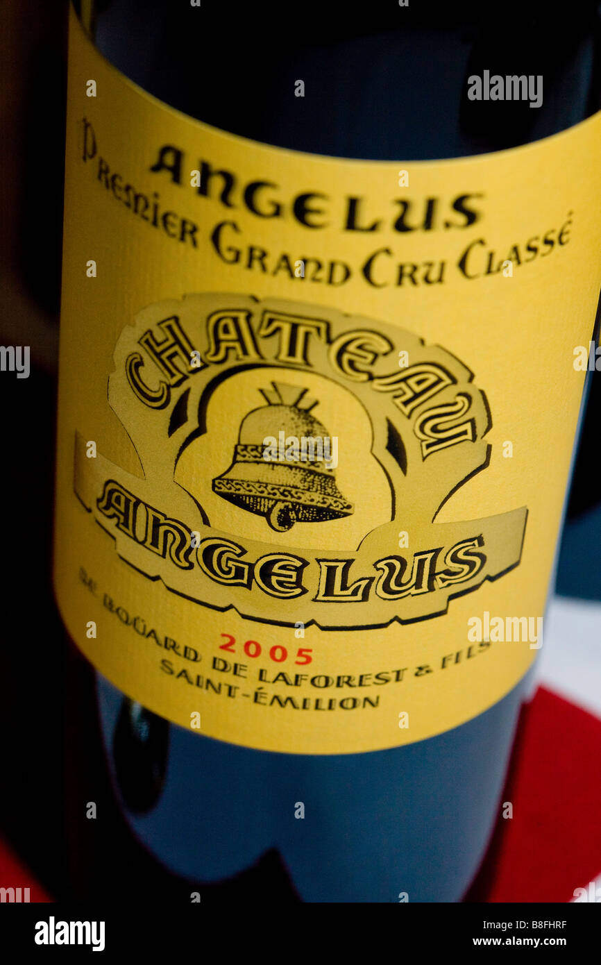 bottle of wine Grand Cru Classé en 1855 Stock Photo - Alamy