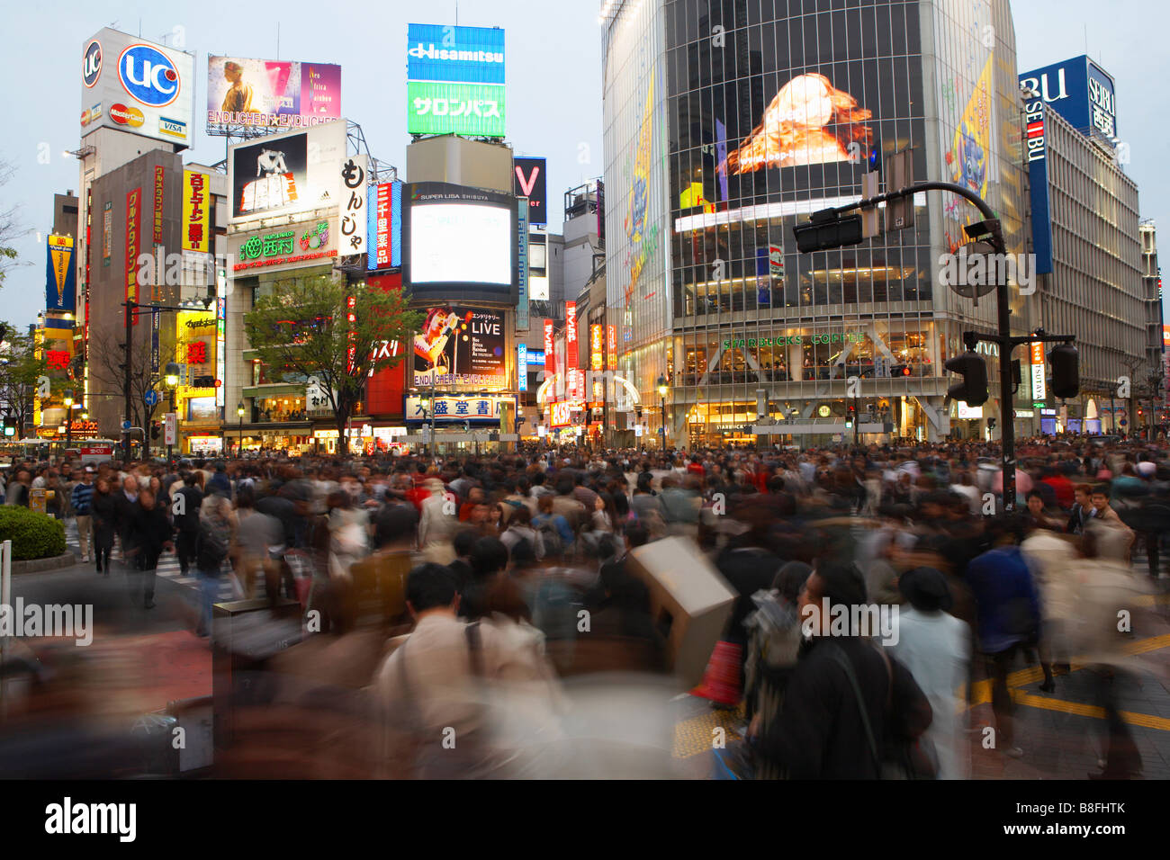Hachiko square night hi-res stock photography and images - Alamy
